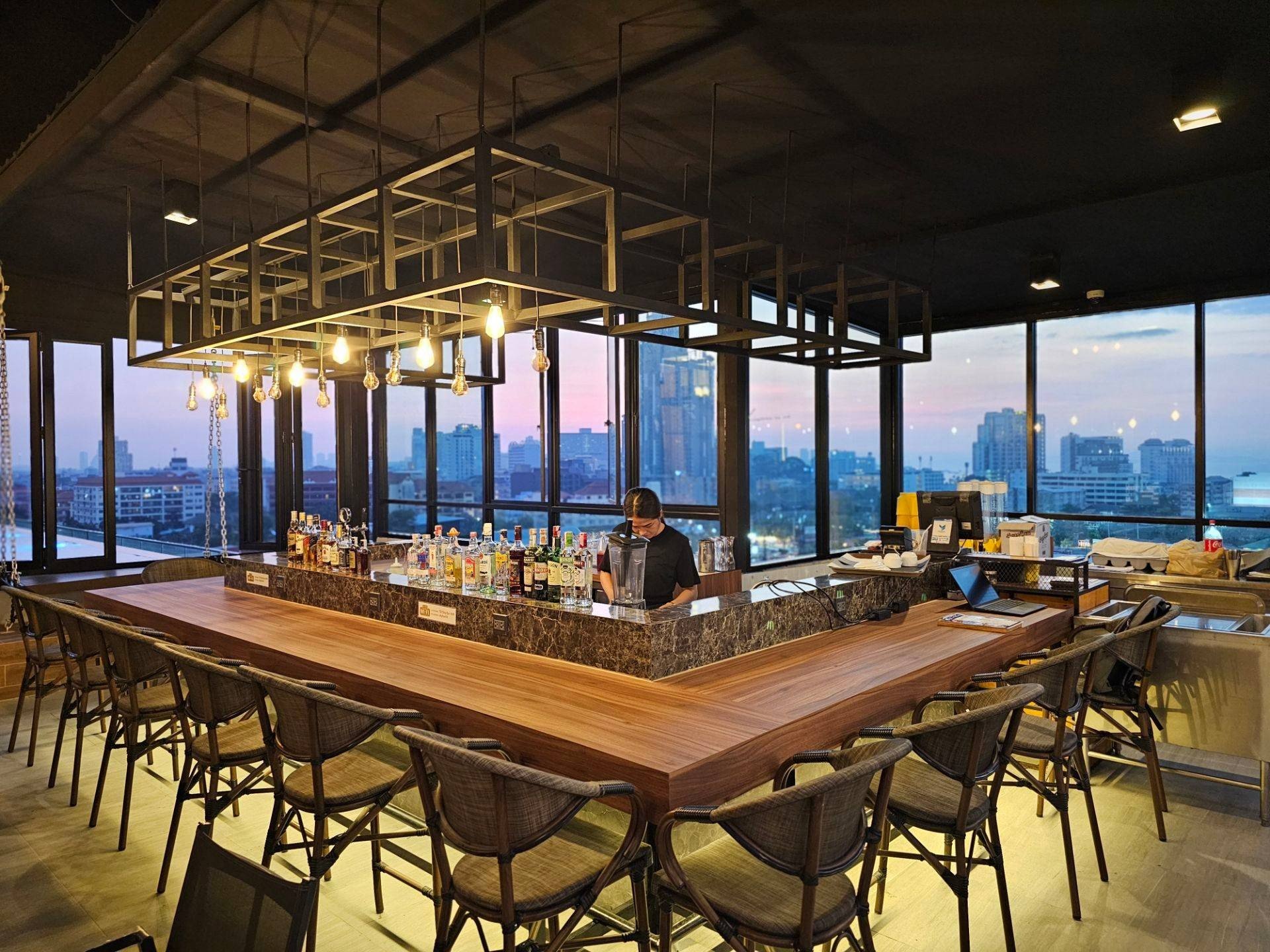 รีวิว Indigo Rooftop Bar Pattaya - Rooftop พัทยาเปิดใหม่ บรรยากาศดี