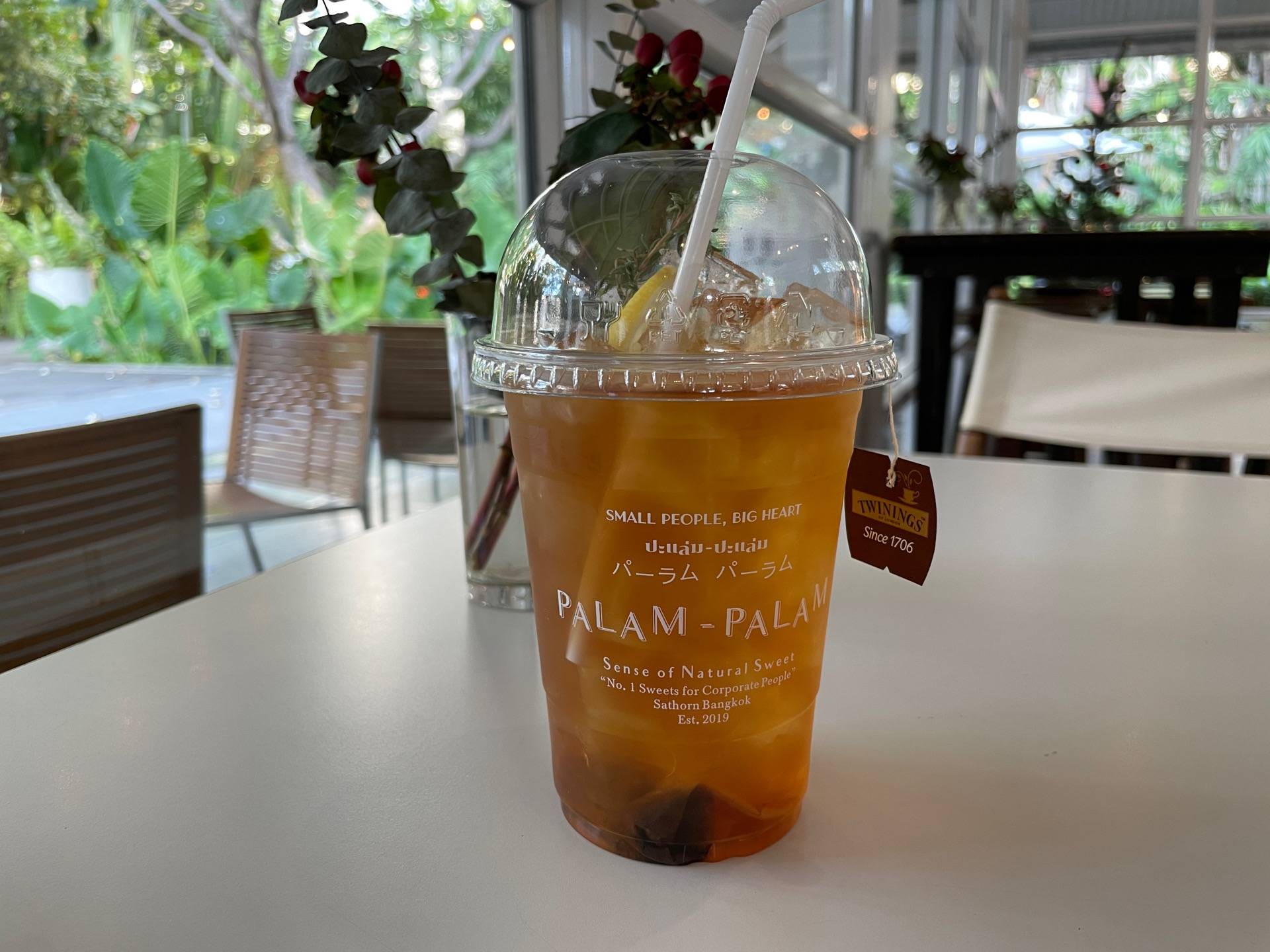 ชาเบอร์รี่เย็น ร้าน Palam Palam Bangkok Neilson Hays Library (สุรวงศ์)