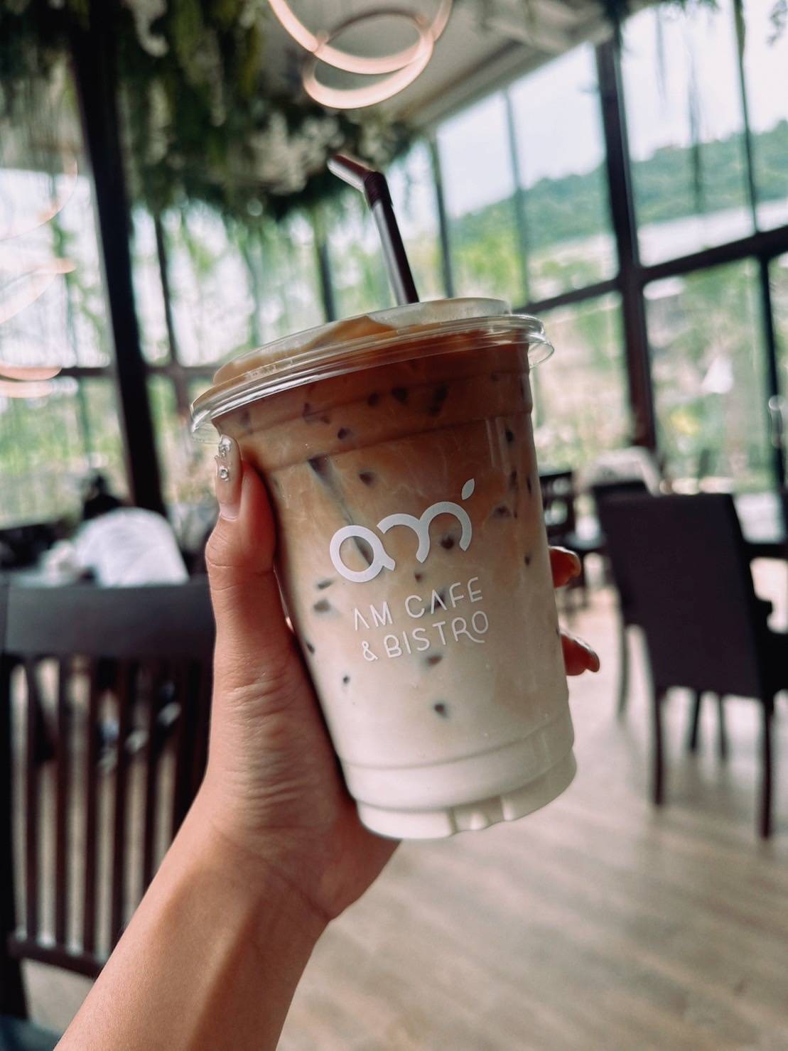 รีวิว Am Cafe & Bistro - มุมถ่ายรูปปังทุกมุม