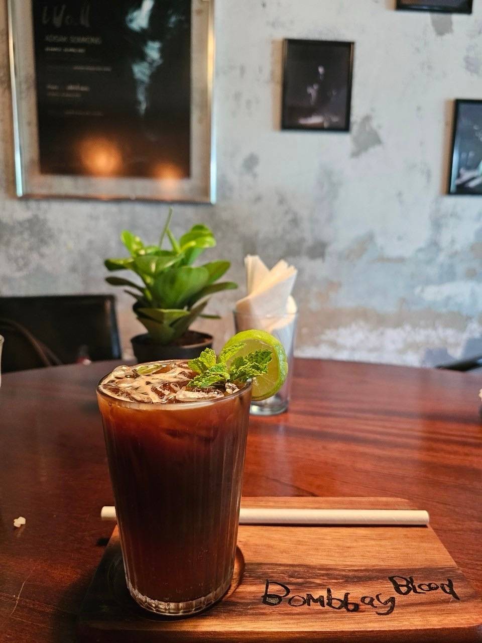 รูป Bombbay Blood Artistic Mood & Space