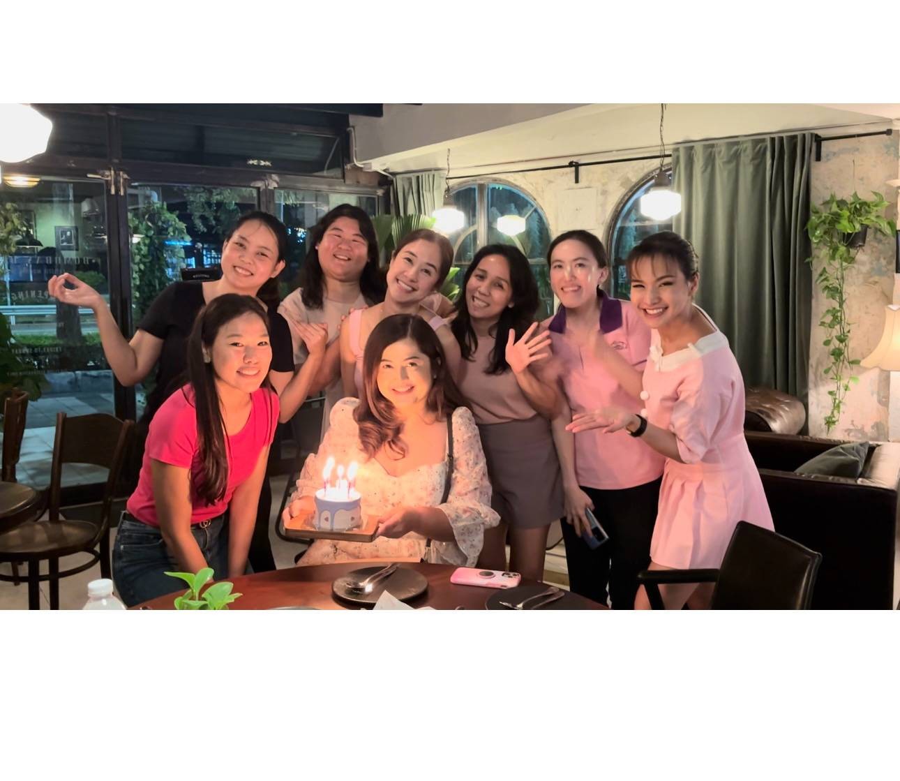 รีวิว Bombbay Blood Artistic Mood & Space - ชอบค่ะ อาหารอร่อย เปิดเพลง ...