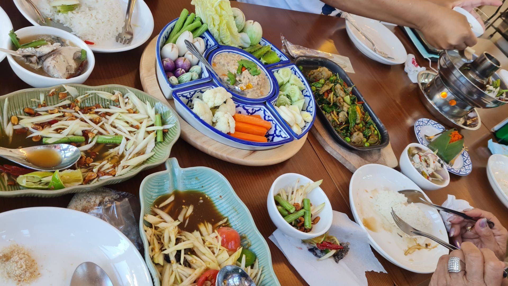 รีวิว หอมละมุน Hom•La•Moon Thai Resteruant & Dessert - อร่อย บริการดี