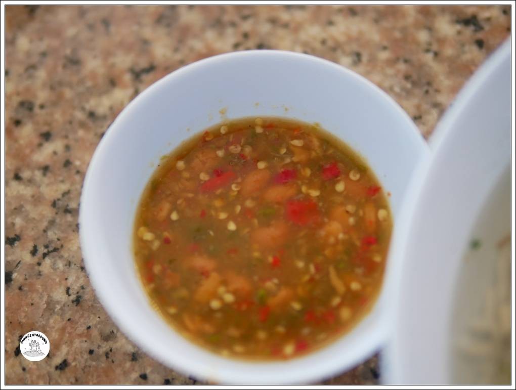 น้ำจิ้มปลา ร้าน ข้าวต้มหัวปลาฝาแฝด ขุนกระทิง