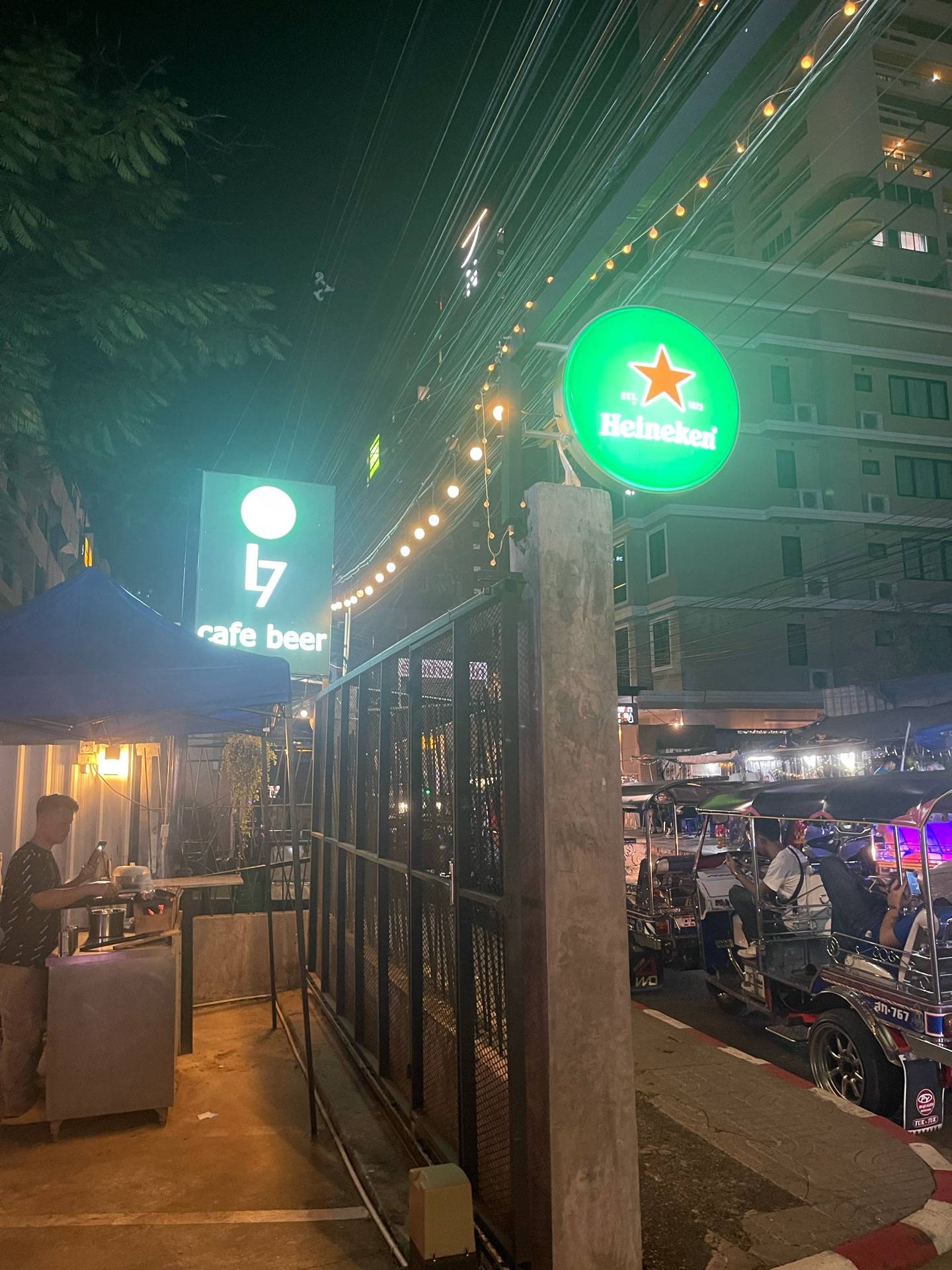 ร้าน L-Seven Cafe & Beer Sukhumvit 4 | รีวิวร้านอาหาร