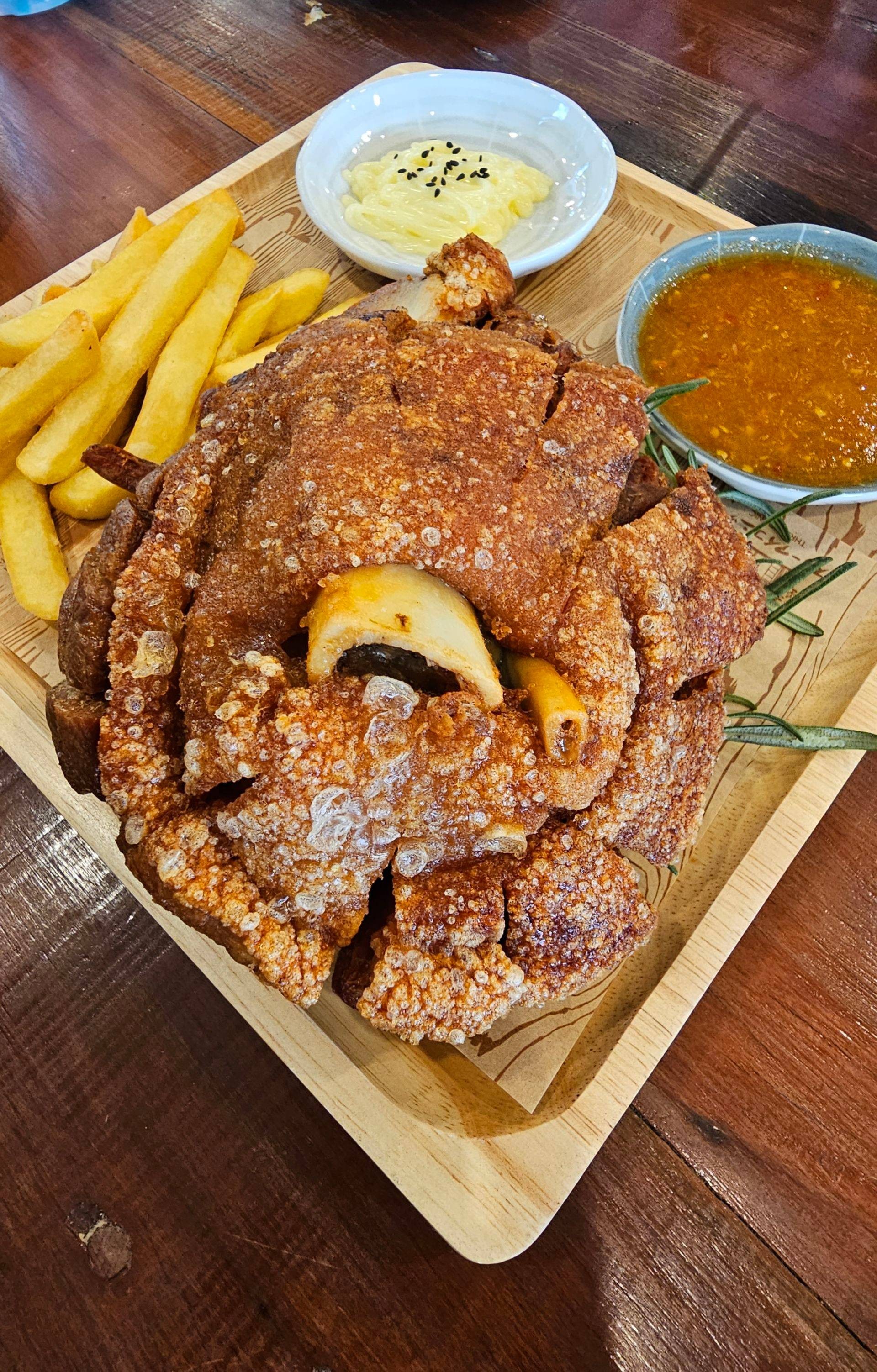 รีวิว Three iconic - Three Iconic คาเฟ่สไตล์ญี่ปุ่น