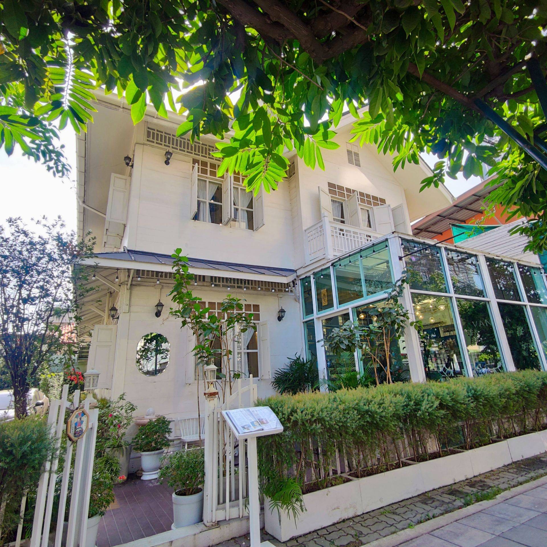 รูป Vanida Bangkok ถนนจันทน์