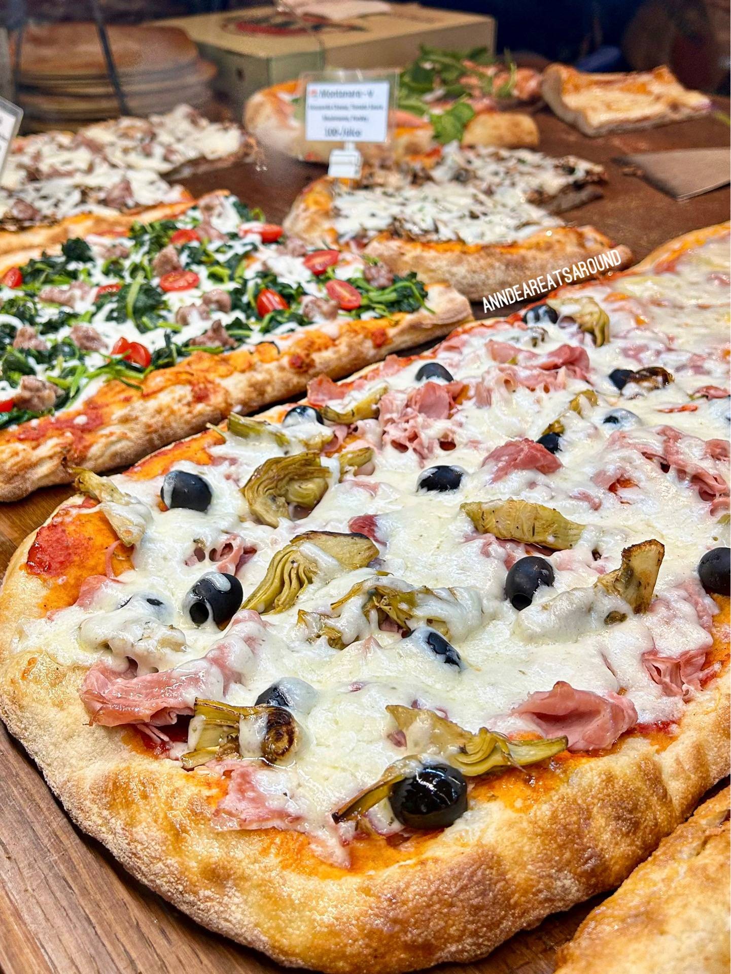 รีวิว Pala Pizza Romana MRT สุขุมวิท - พิซซ่าแบบ slice เลือกได้หลากหลาย