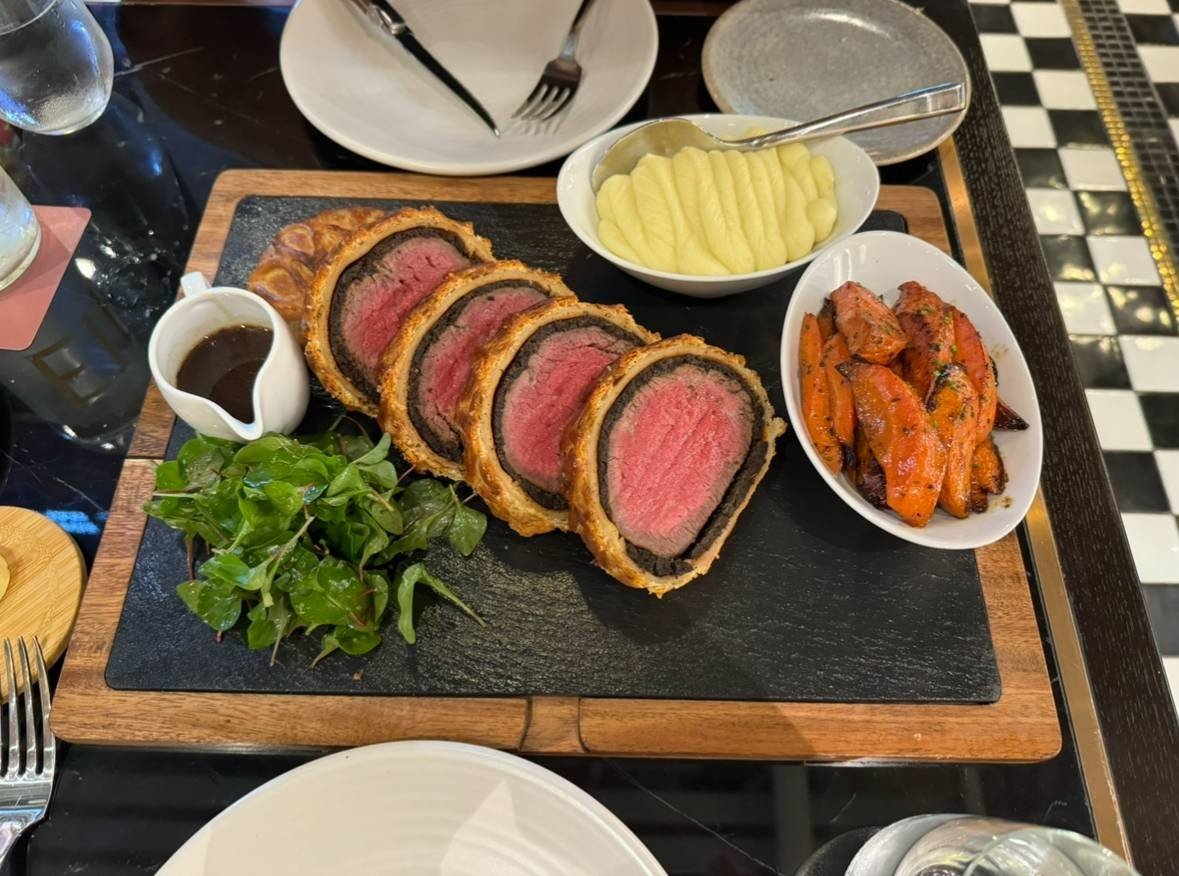 รีวิว Bread Street Kitchen Emsphere - Beef Wellington was excellent.