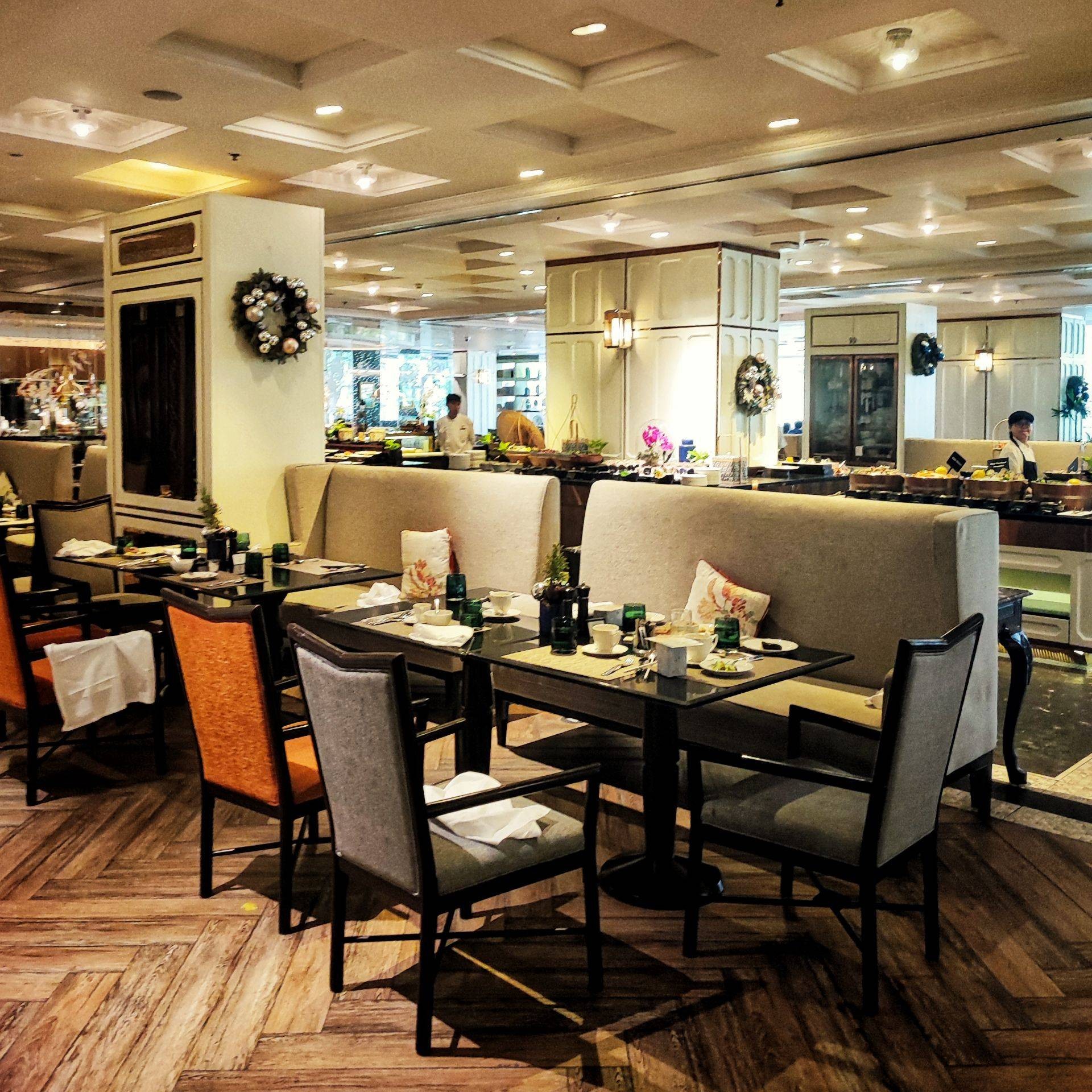 รูป Rain Tree Cafe The Athenee Hotel, Bangkok