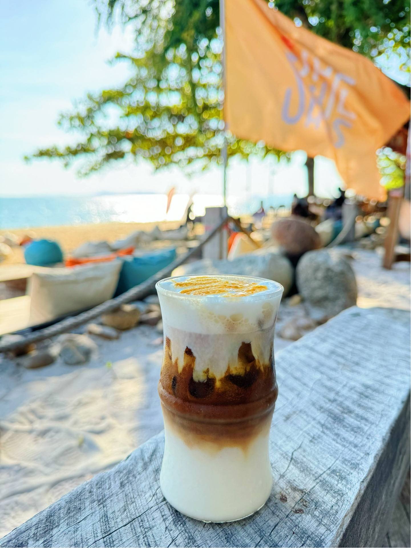 รีวิว She Sails Cafe & Beach Club - ร้านกาแฟ บรรยากาศริมทะเล ร้านสวย ...