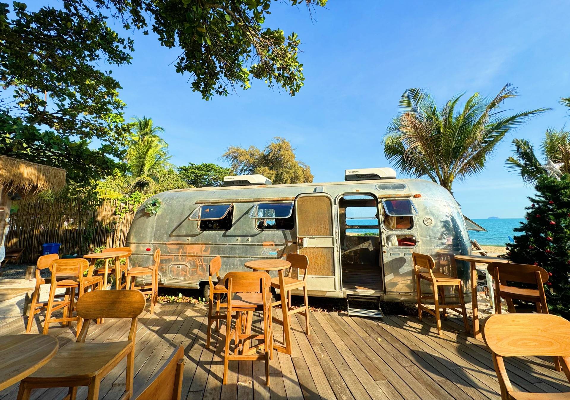 รูป She Sails Cafe & Beach Club