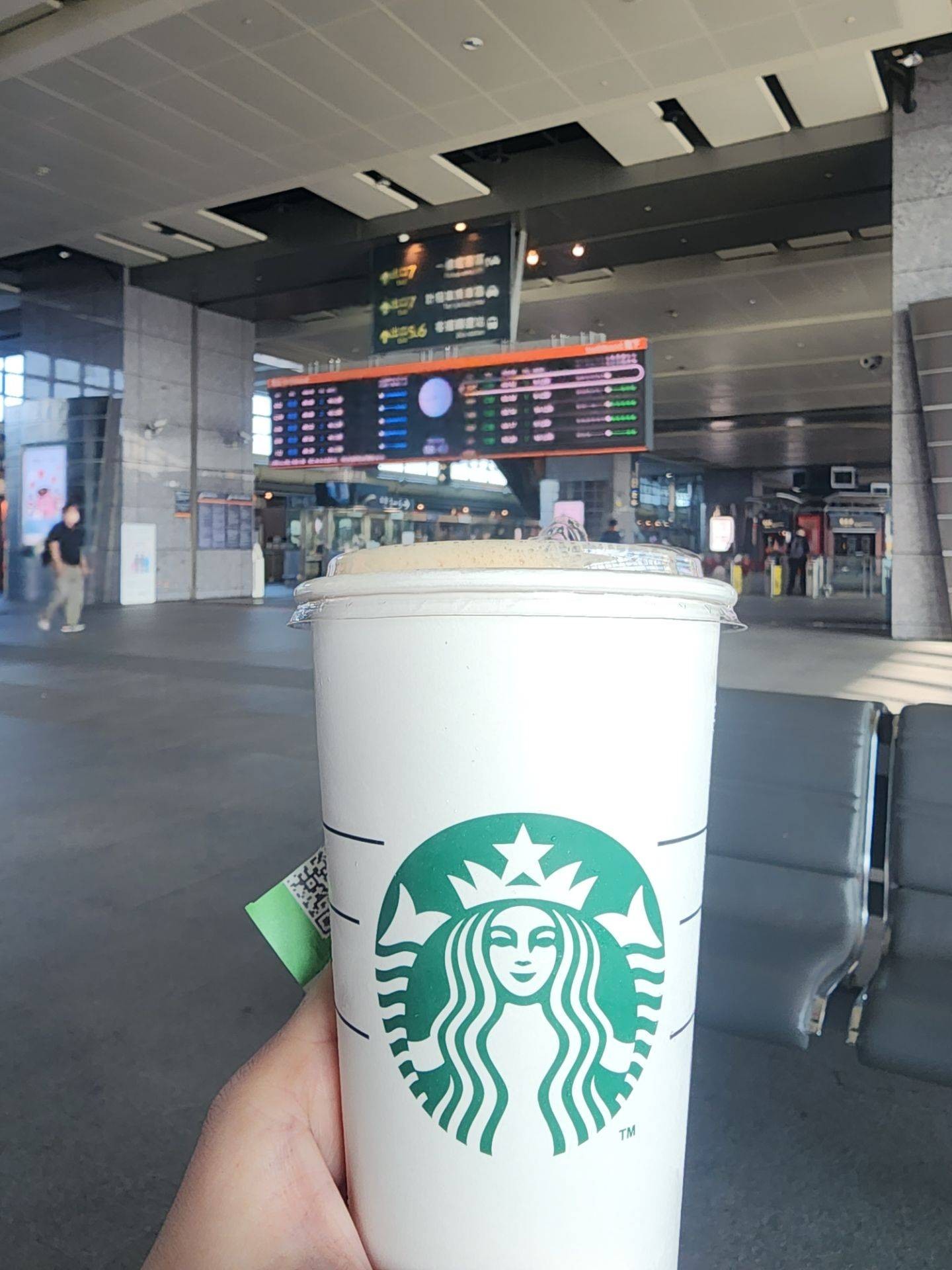 รีวิว Starbucks HSR Taichung - น้องนางเงือก สาขา HSR