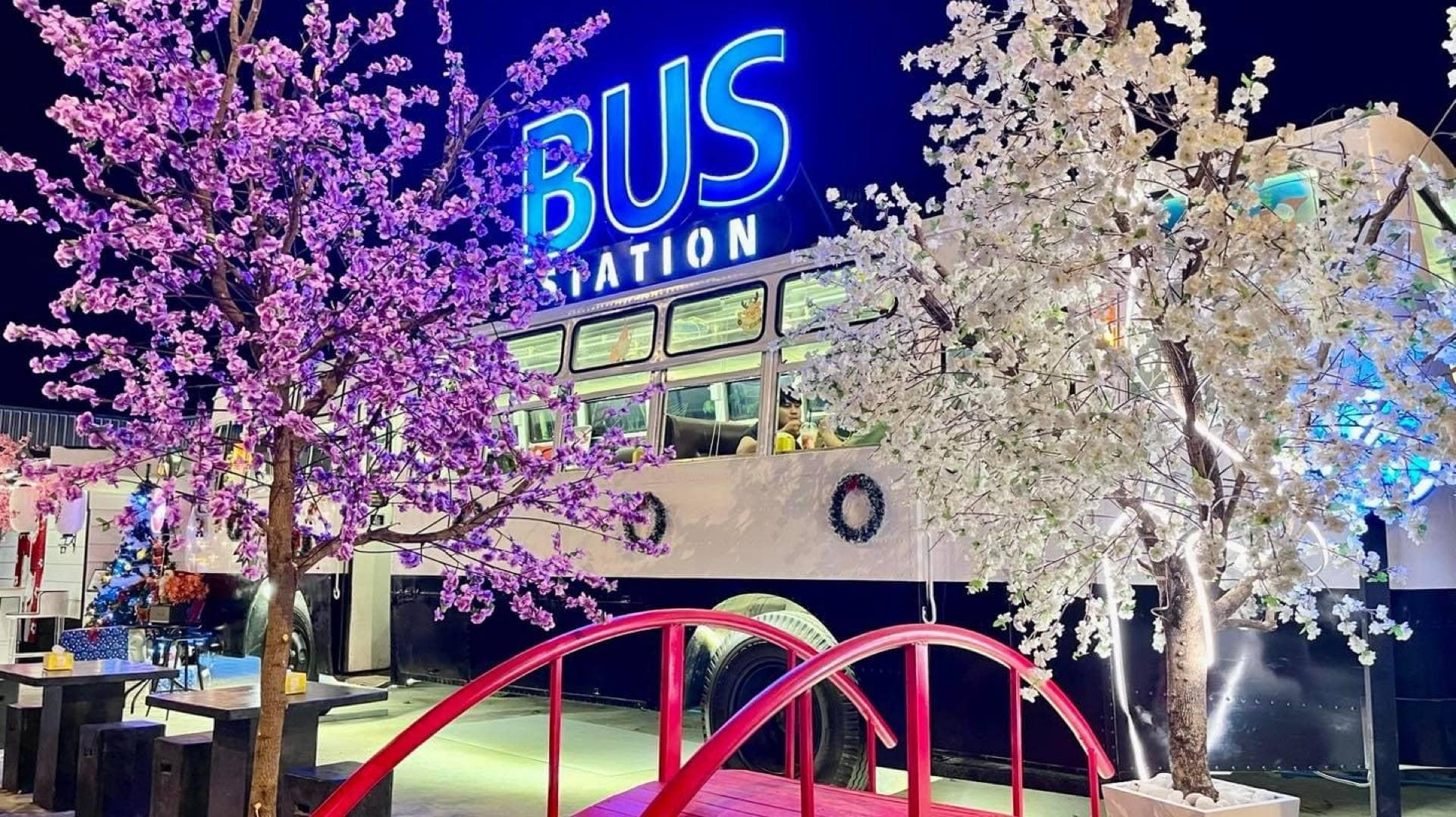 Bus Station Cafe ริมคลองสมถวิล | สั่งอาหารออนไลน์ล่วงหน้า รับที่ร้าน ...