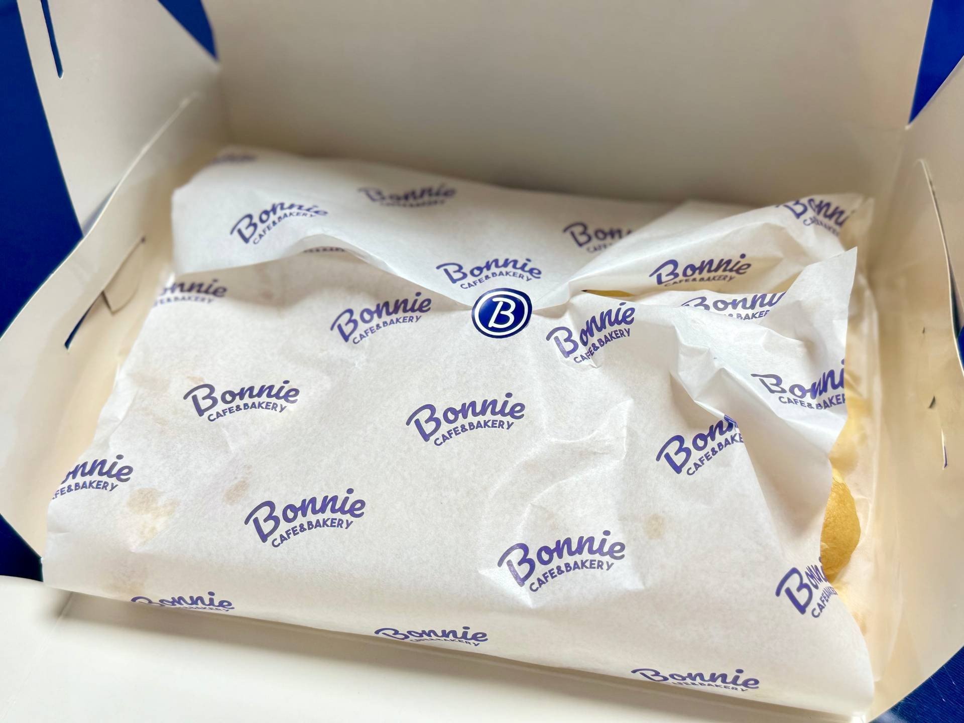 เอแคลร์ • แพ็คมาอย่างดี ร้าน Bonnie Cafe & Bakery