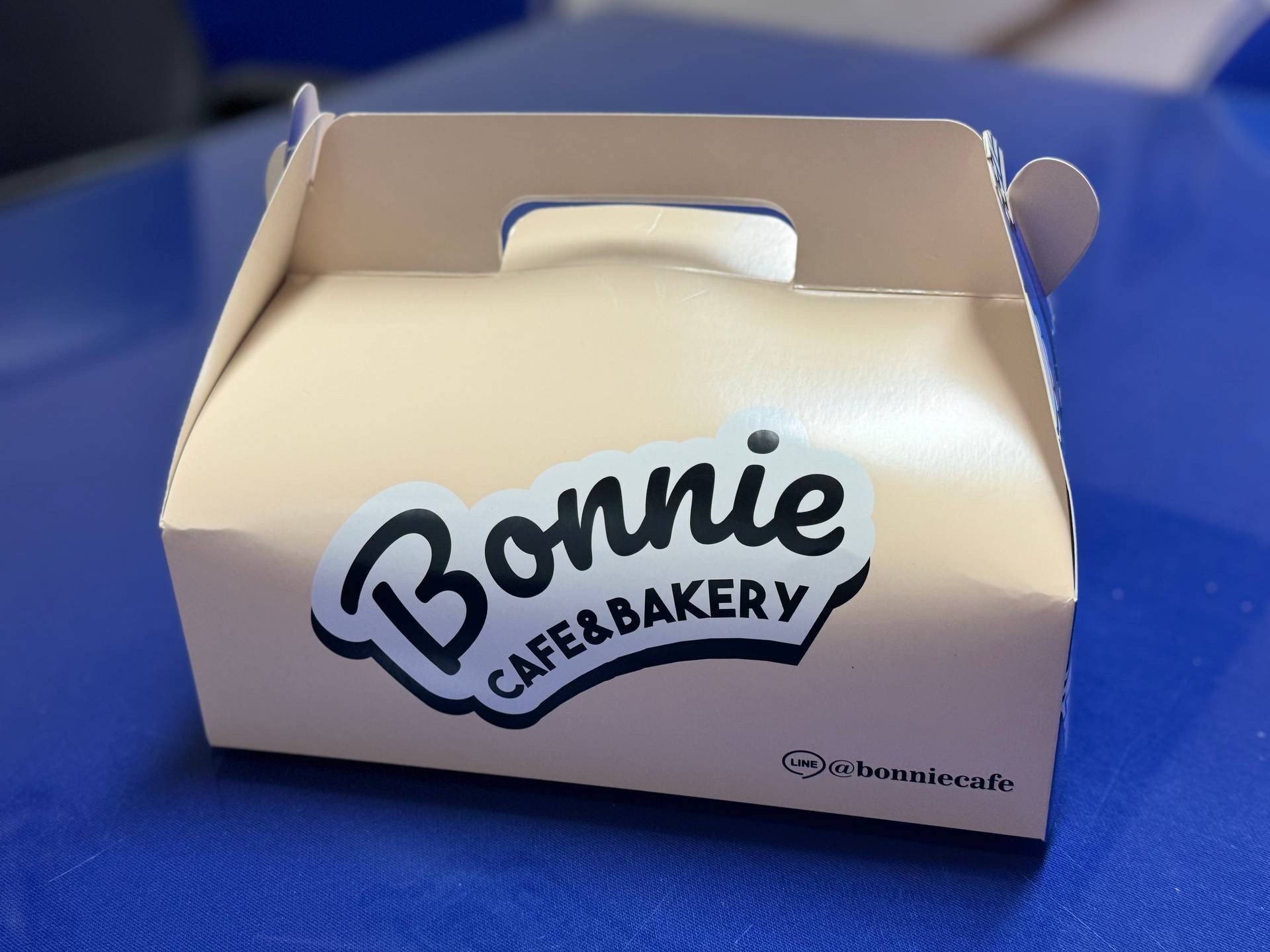 รีวิว Bonnie Cafe & Bakery - " Bonnie Cafe & Bakery ” เอแคลร์แป้งนุ่ม ...