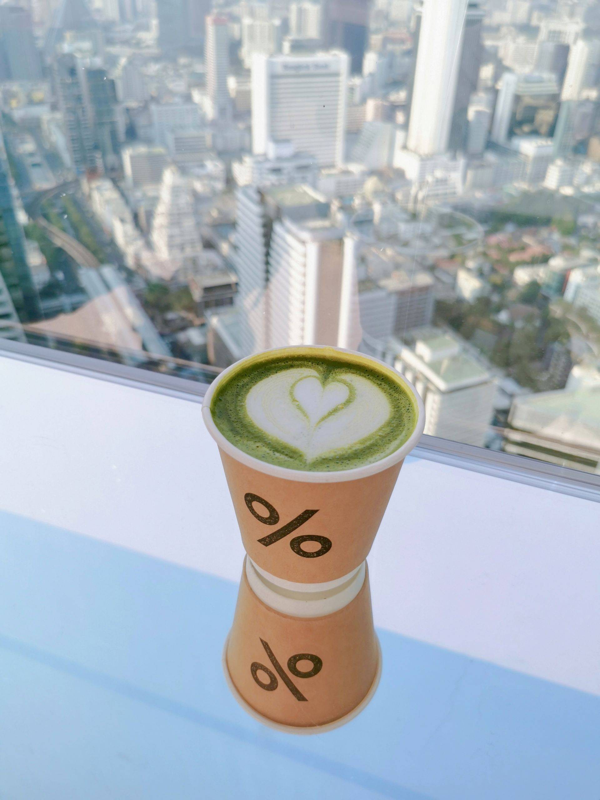Hot Matcha Latte ร้าน % Arabica Empire Tower