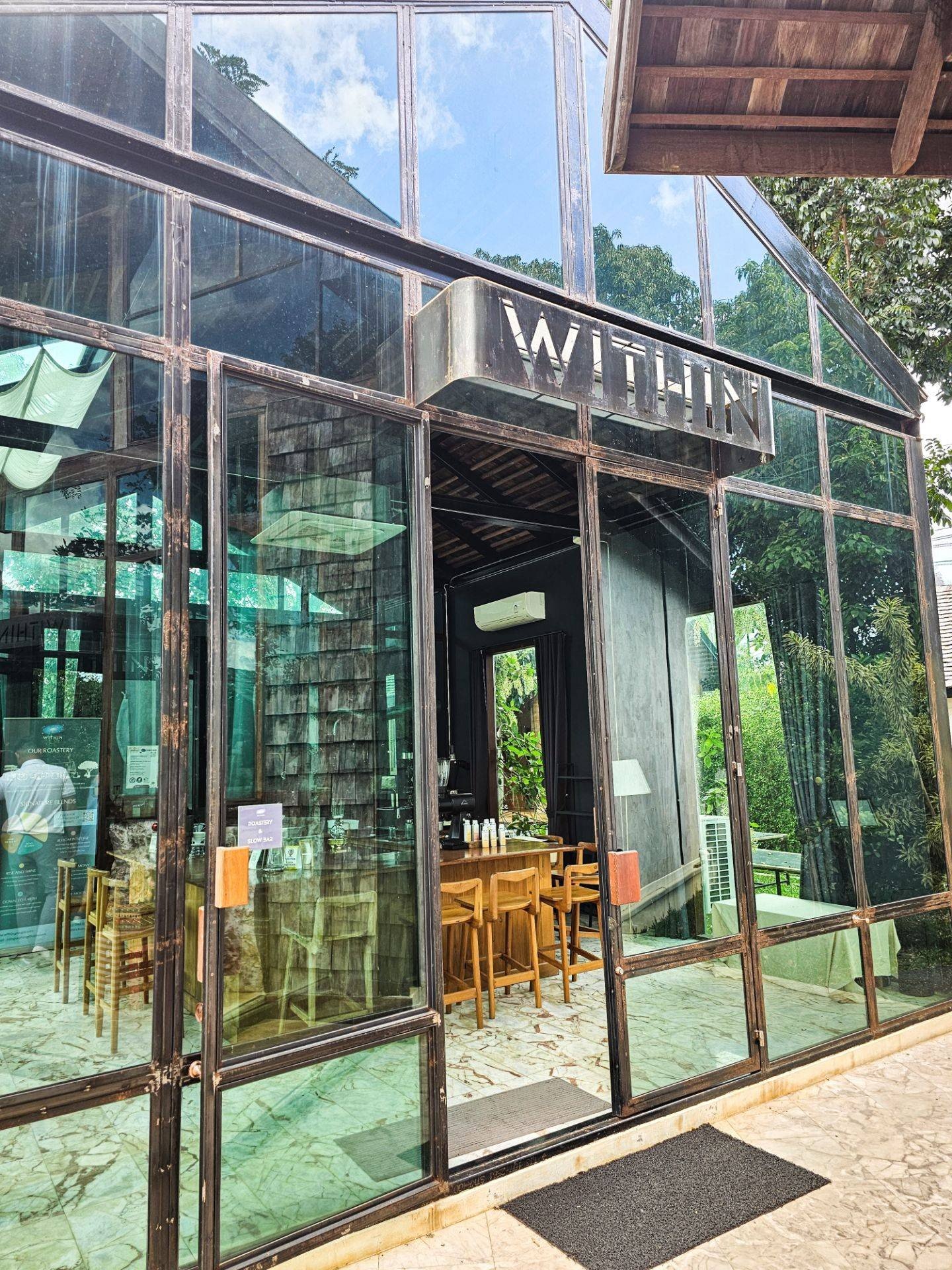 รีวิว Within Khaoyai - ร้านกาแฟ ที่นั่งเยอะ บรรยากาศดี เค้กอร่อย