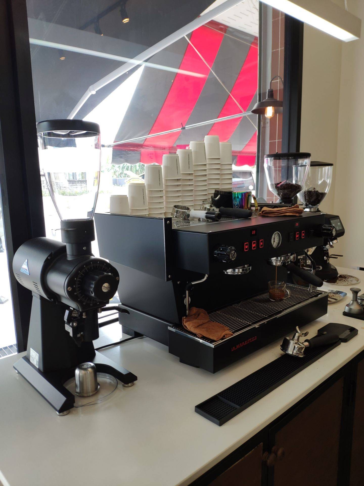 รีวิว Toni Coffee Roasters Nonthaburi - กาแฟเข้มๆหอมๆ จอดรถสะดวก