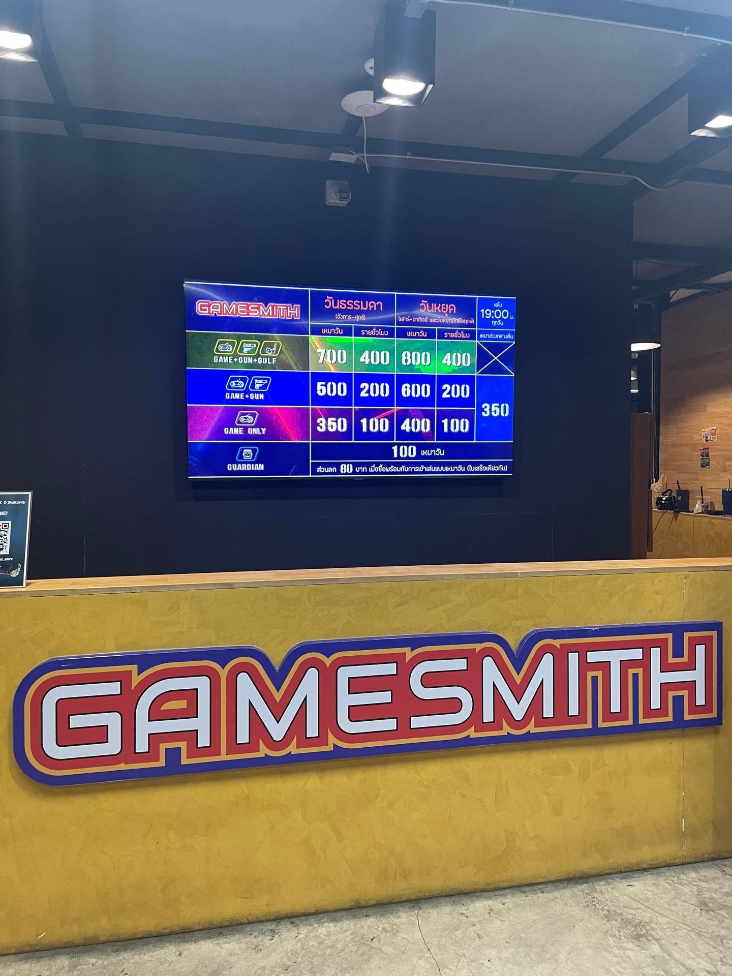 รีวิว Gamesmith Co-gaming space - hangout place at night