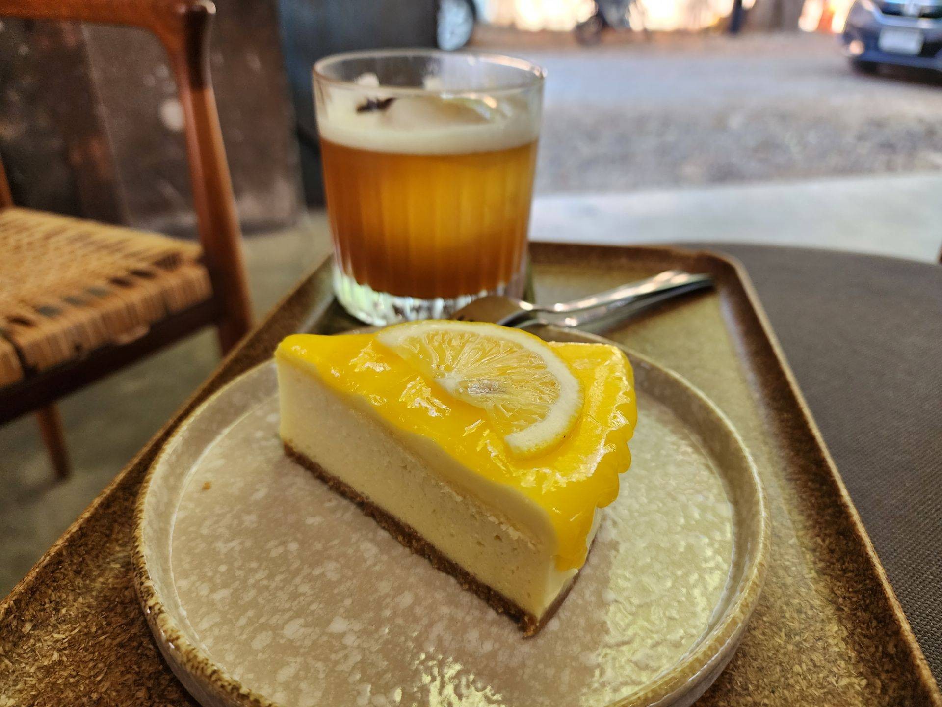 รีวิว Craftsman Roastery & Brew Bar สาธุประดิษฐ์ - กาแฟดี เค้กอร่อย ใน ...