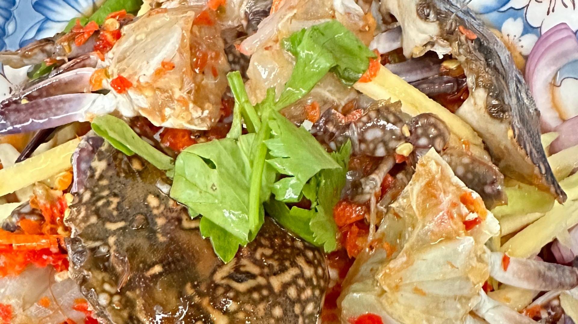 ยำมะม่วงปูม้าป้าปุ้ย - สั่งอาหารเดลิเวอรี | Wongnai x LINE MAN