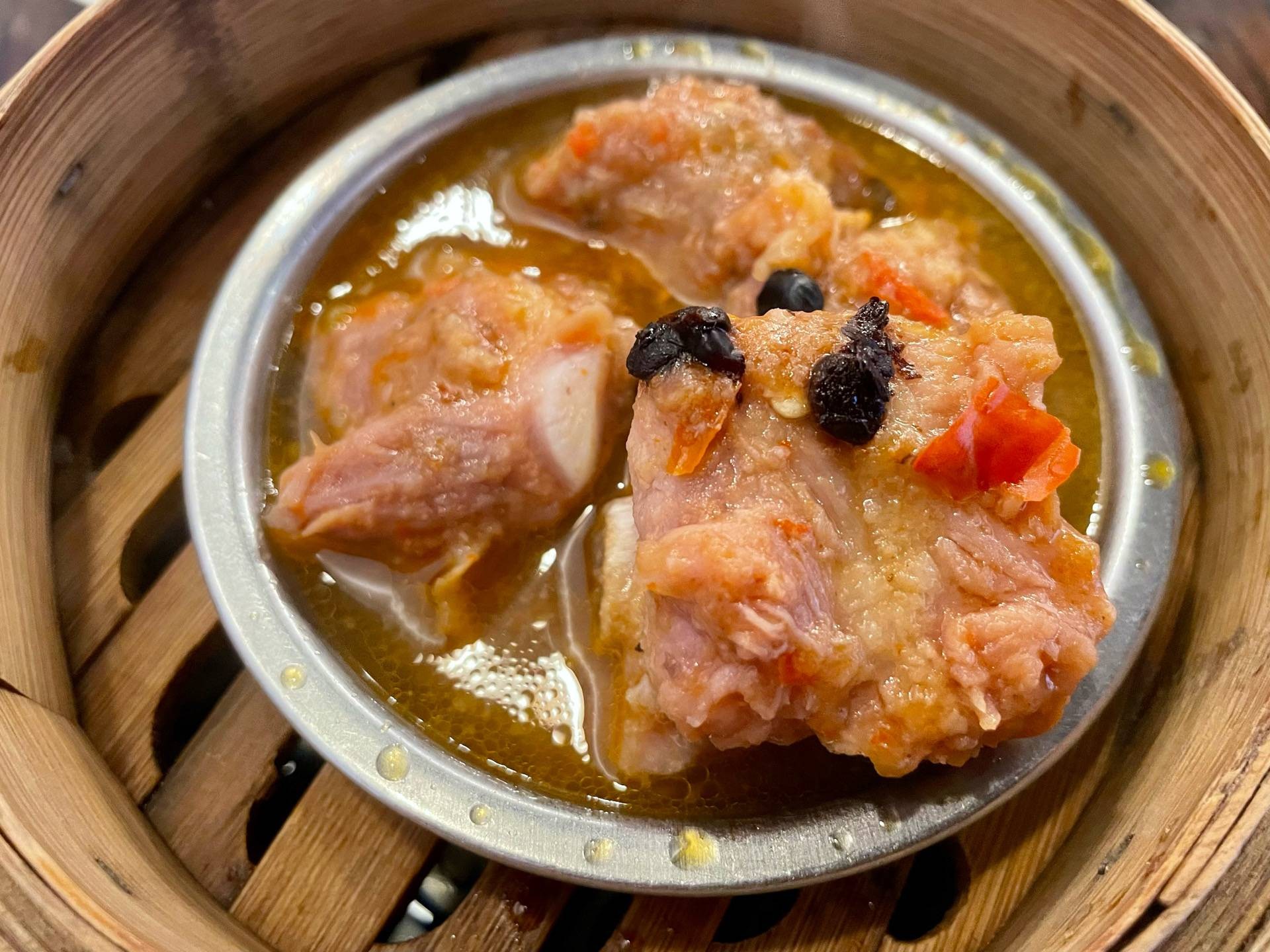 ซี่โครงหมูนึ่งซีอิ๊ว ร้าน ดอกท้อ ติ่มซำ สาขา บอง มาร์เช่ DOK TOH DIM SUM