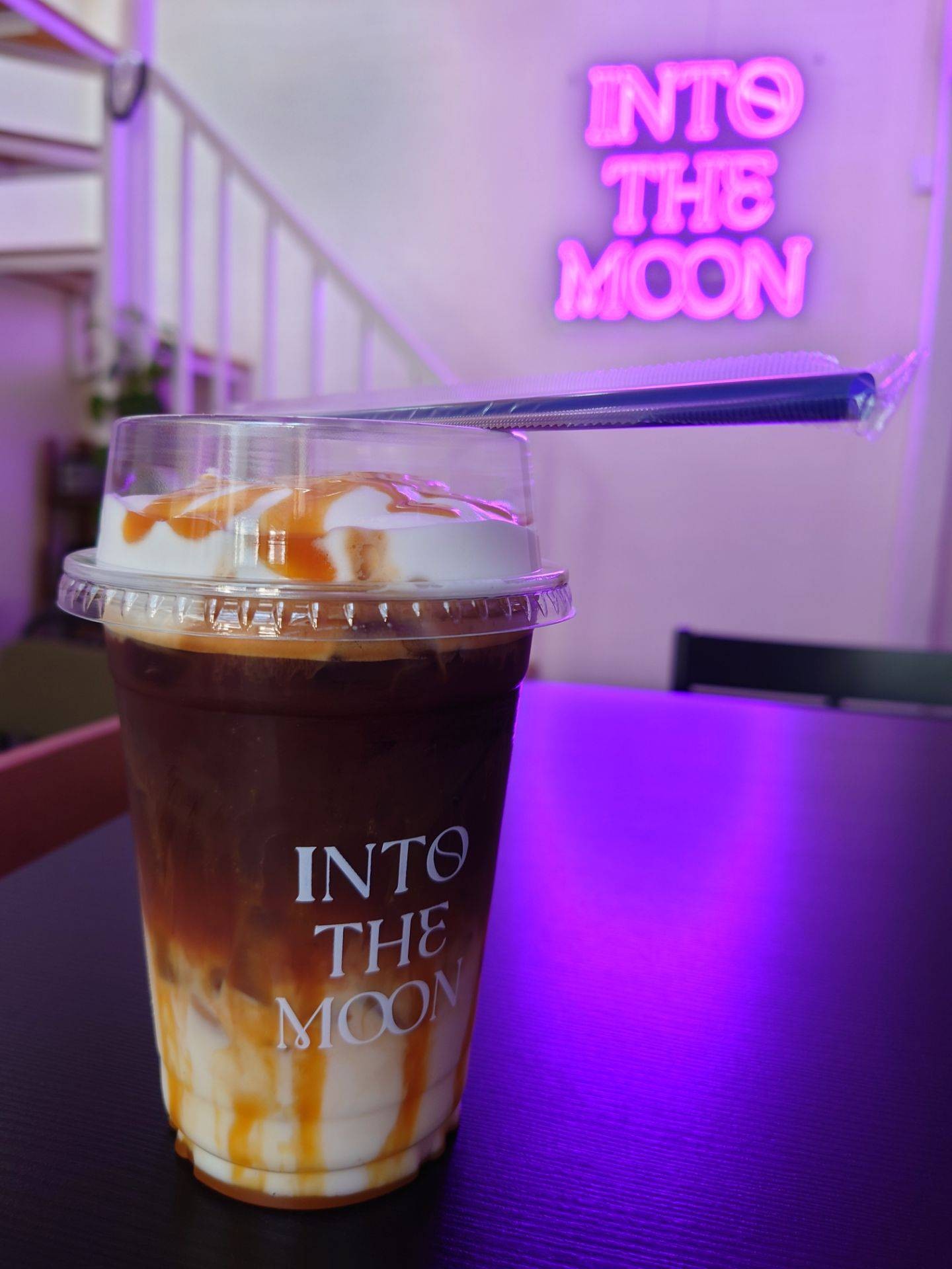 รีวิว Into The Moon หนองแขม - ร้านกาแฟลึกลับ อยู่ในซอย