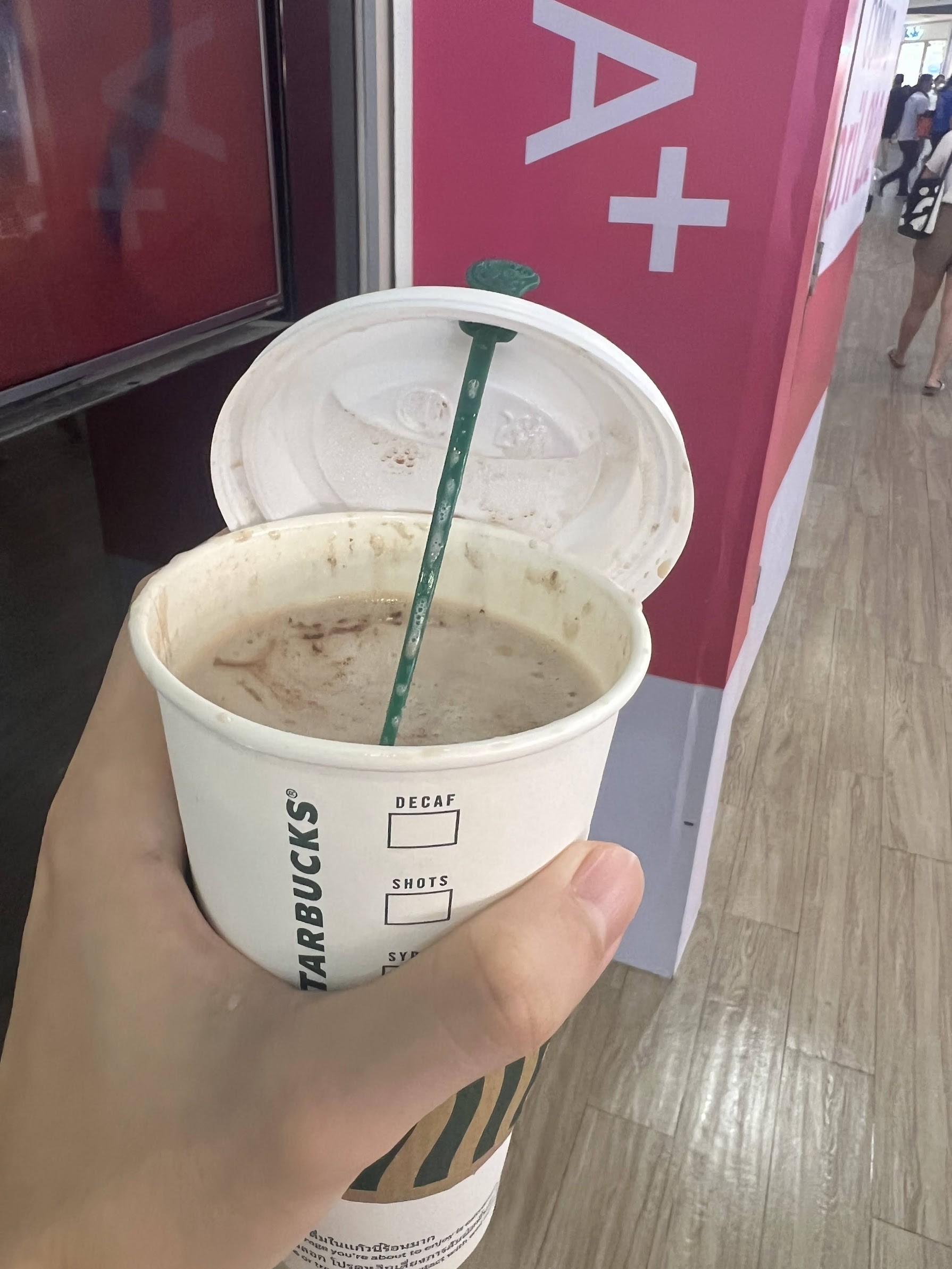 รีวิว Starbucks Mega Bangna (ทางเข้าหลัก) - ร้านกาแฟ 3 สาขาที่ Mega Banagna