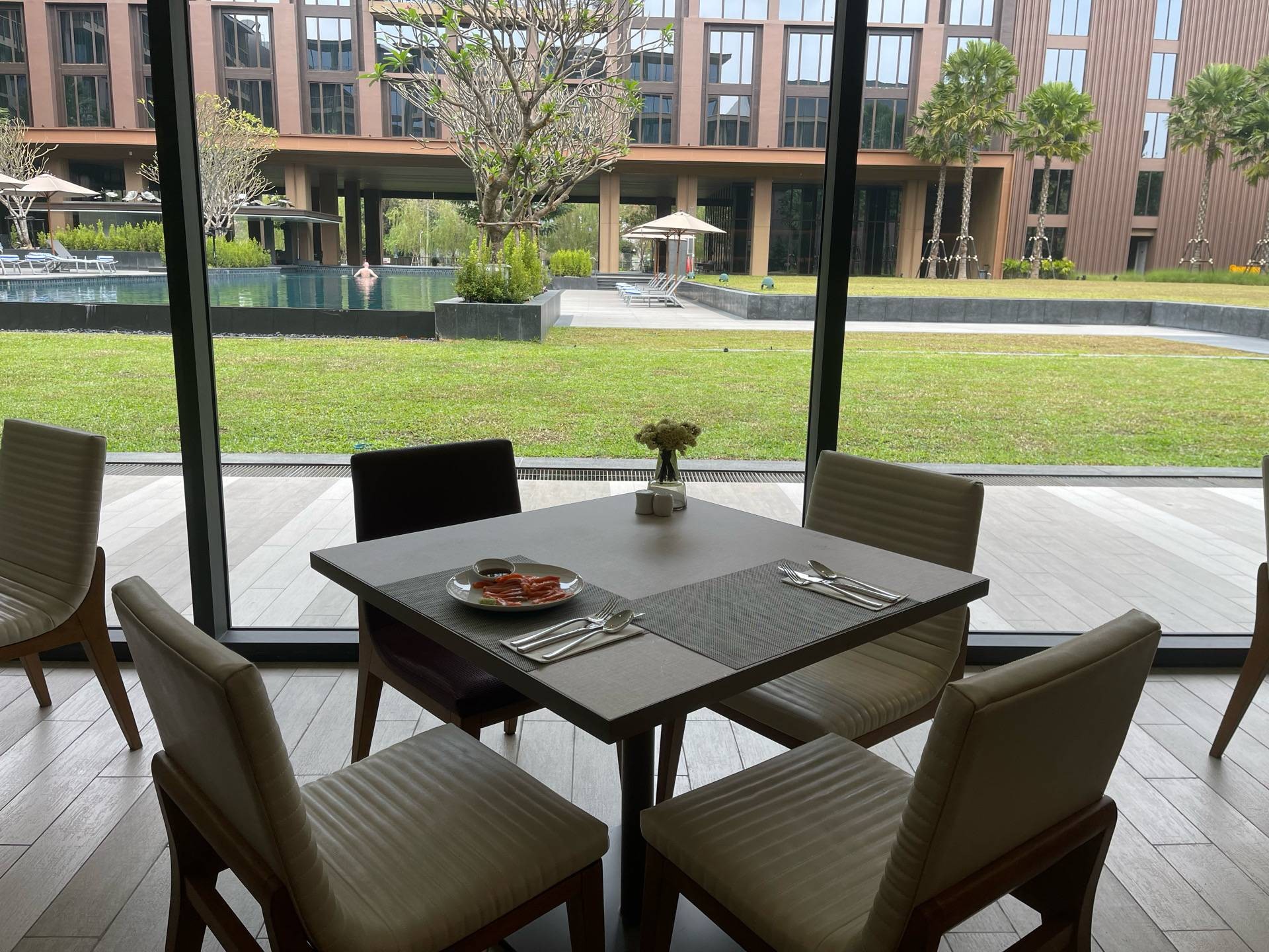 รูป Chon Som All Day Dining by Courtyard Marriott Suvarnabhumi Airport