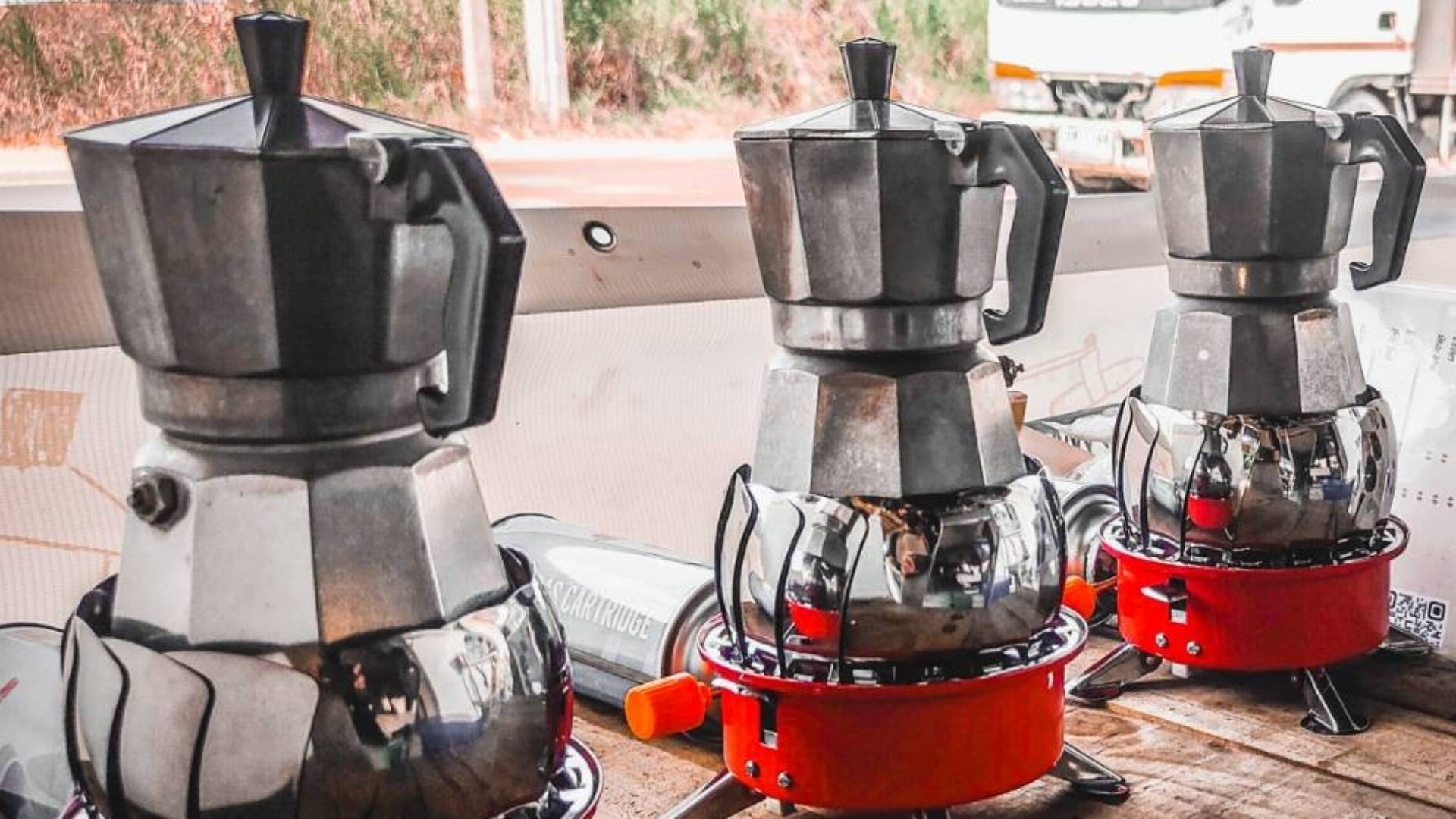 รอนาน Slow Bar กาแฟสด ☕ รอไม่นานค่ะ 😂 อุดหนุนประชาชนกันนะคะ 🥹 ชาไทย ชาเขียว ชาชีส โกโก้ นมสด ...