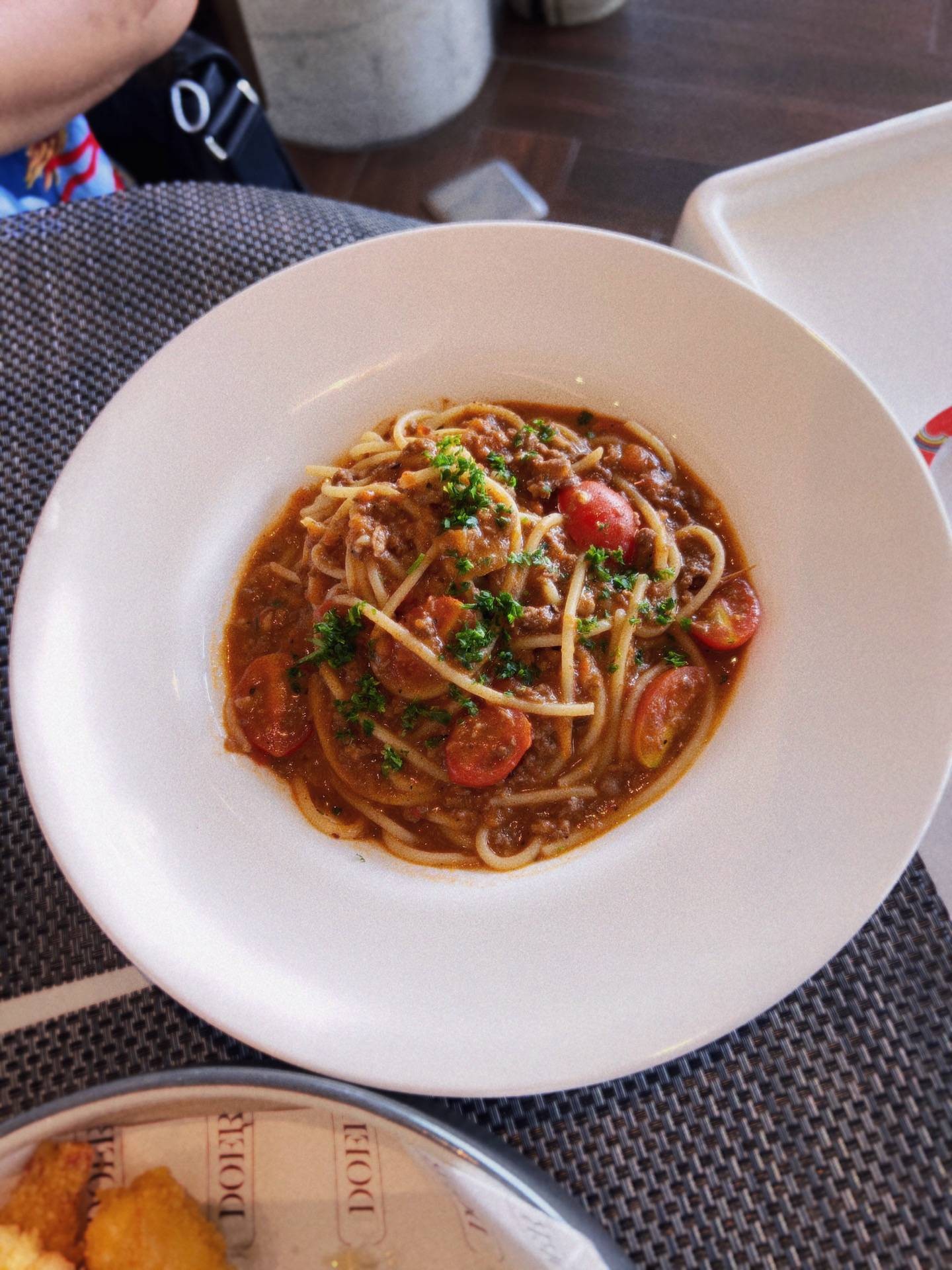 รีวิว Wanderwoods - - อาหารใช่ได้ เค้กอร่อย บรรยากาศดี