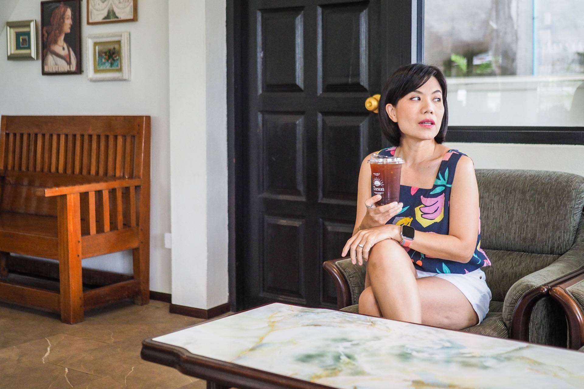 รีวิว thesun - - คาเฟ่เล็ก ๆ ในบ้านสีขาว