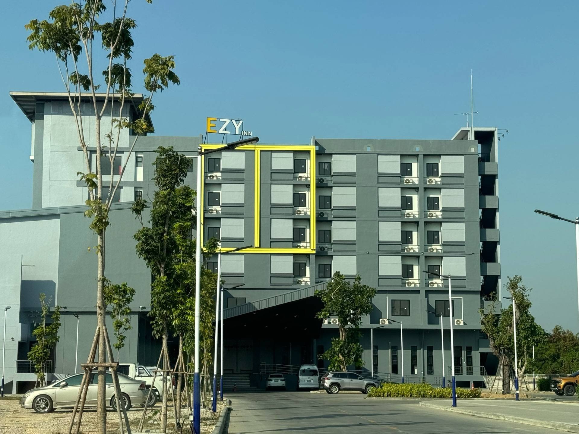 รีวิว EZY INN - โรงแรมใหม่ ห้องกว้าง ราคาไม่แพง