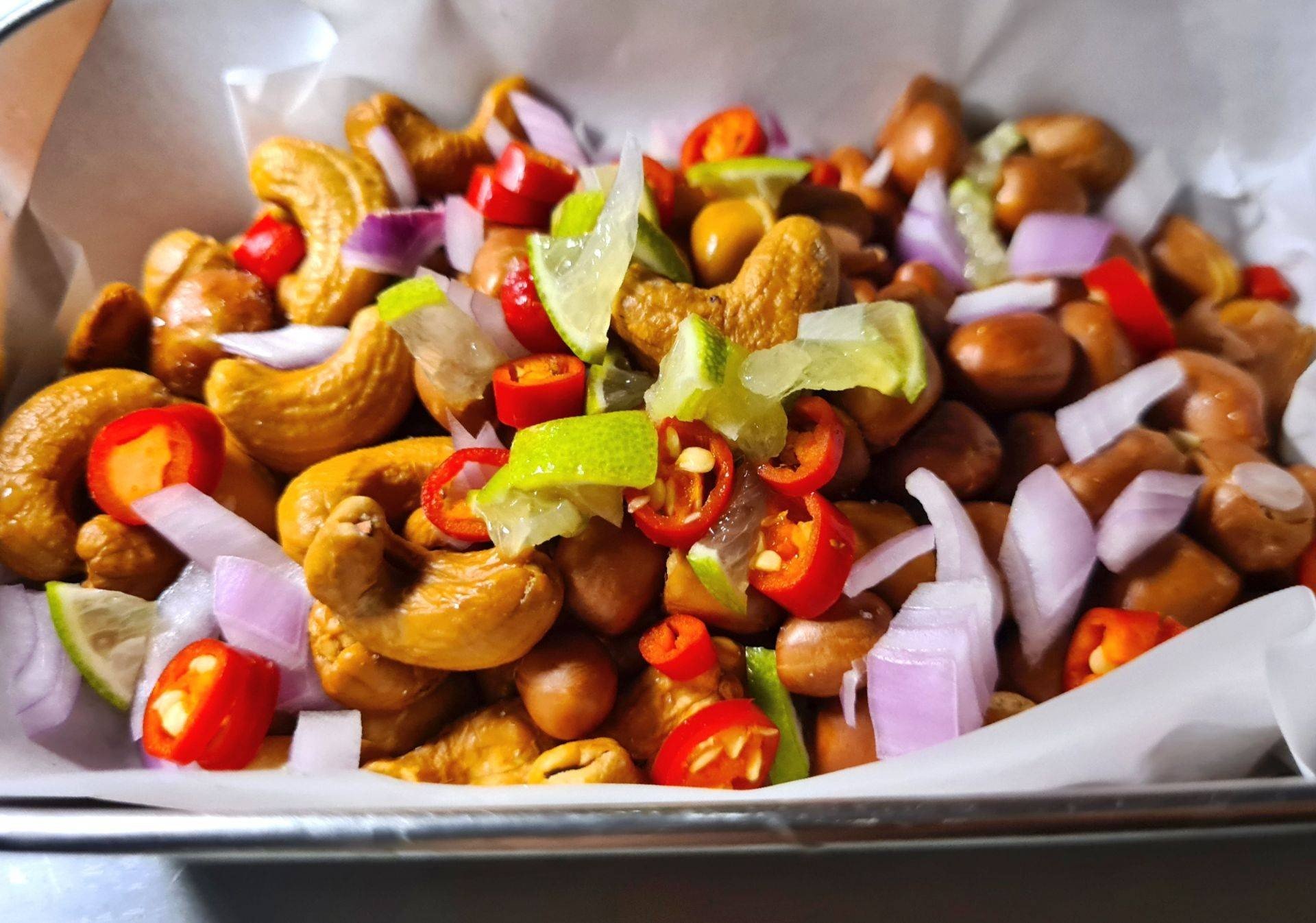 ยำถั่วรวม ร้าน Atmos on top Silom Edge