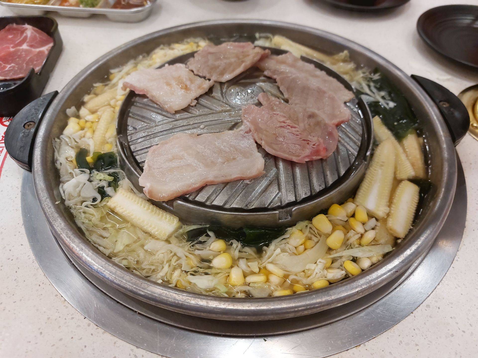 รูป นักล่าหมูกระทะ ICON 56 @Saimai