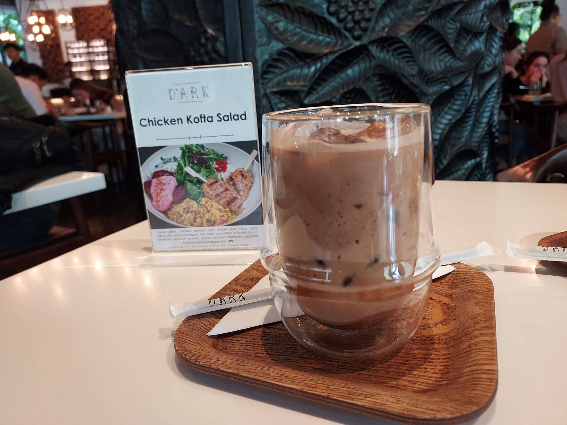 รีวิว D'ARK Emquartier - คาเฟ่กลางห้าง กาแฟดี เค้กตะมุตะมิ