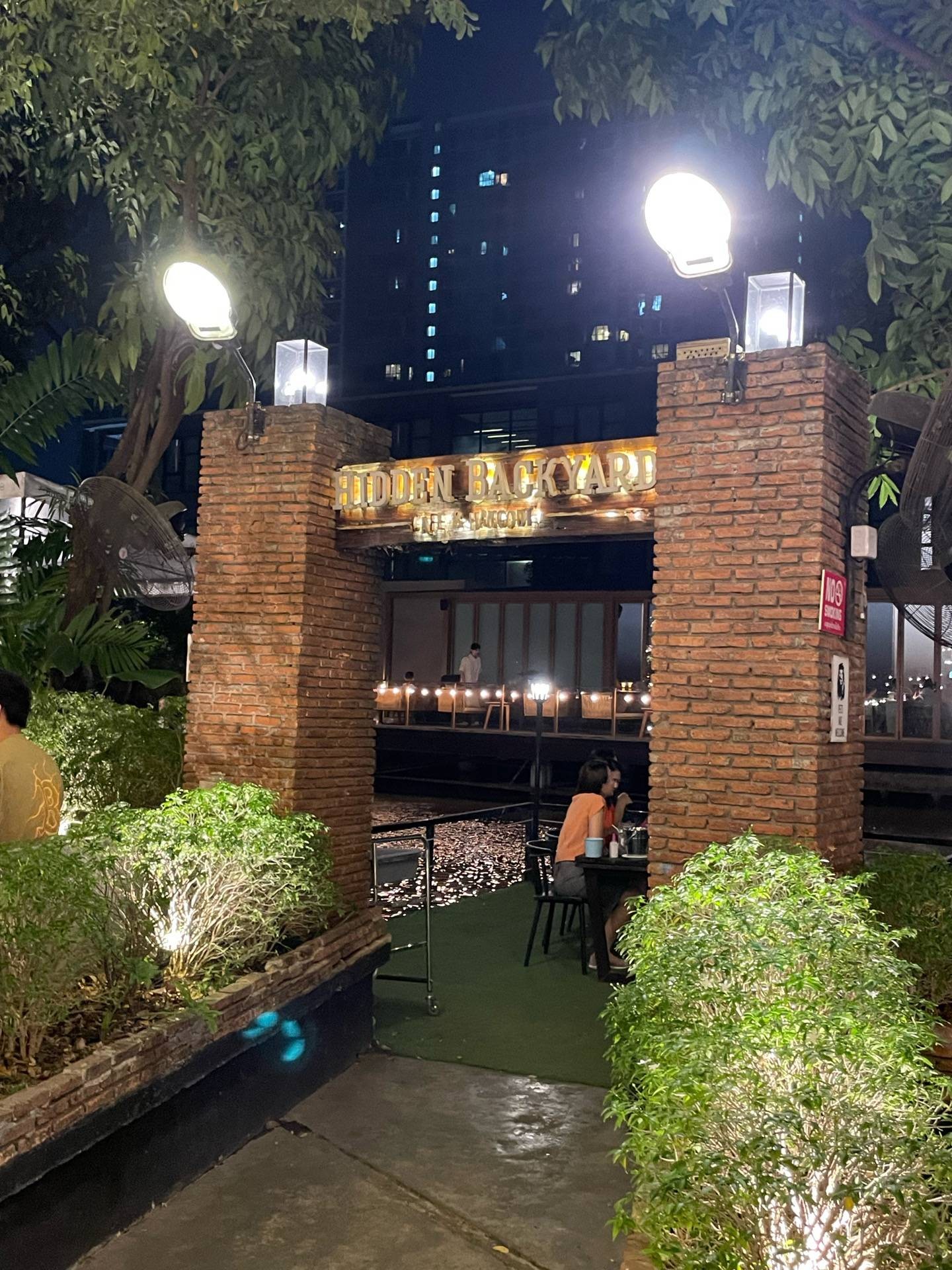 รูป Hidden Backyard Cafe & Hangout