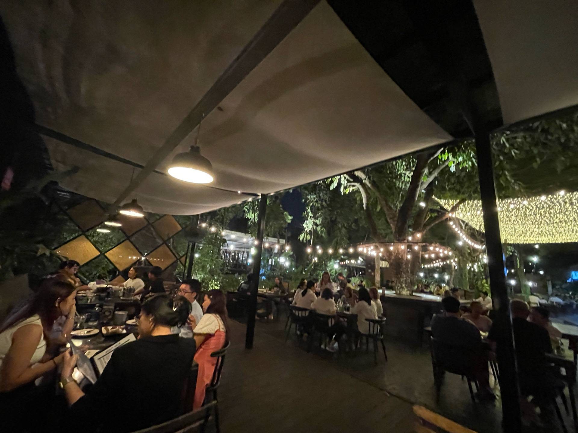 รูป Hidden Backyard Cafe & Hangout