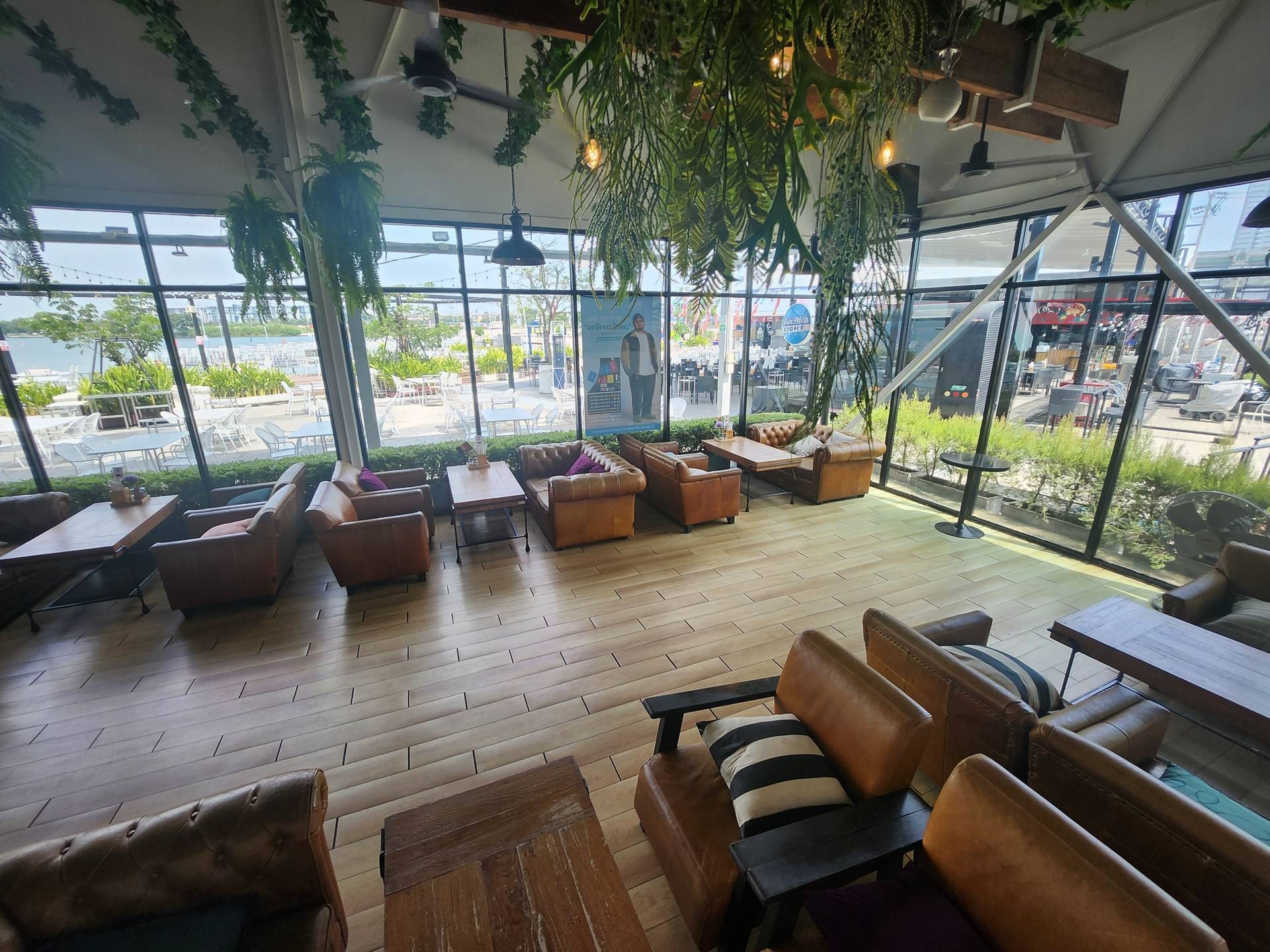 รูป Breeze Café & Bar ริมทะเลสาบ เมืองทองธานี