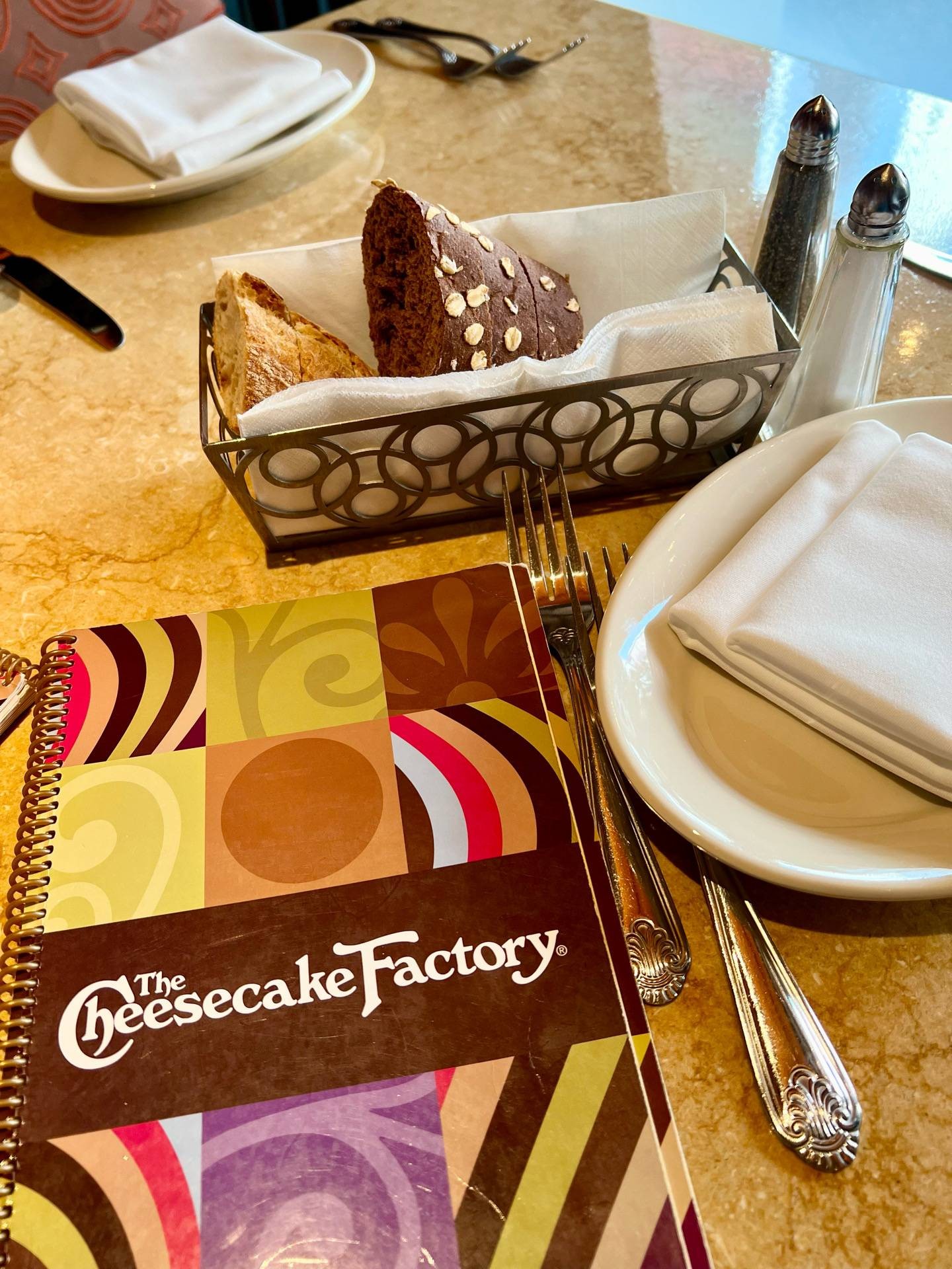 ร้าน The Cheesecake Factory เซ็นทรัลเวิลด์ | รีวิวร้านอาหาร