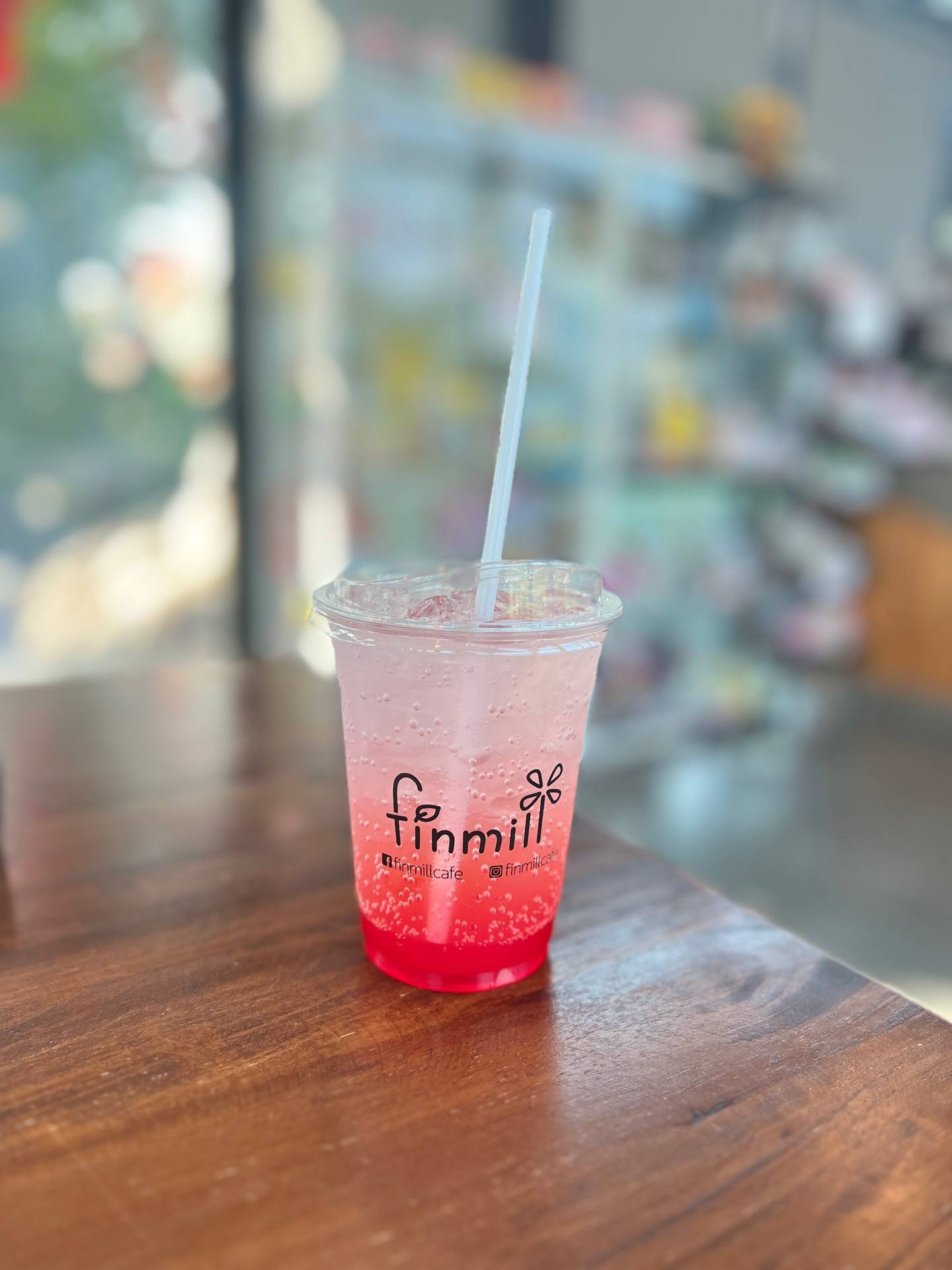 รีวิว Finmill Cafe Finmill Cafe คลองห้า - บรรยากาศดีมากๆ