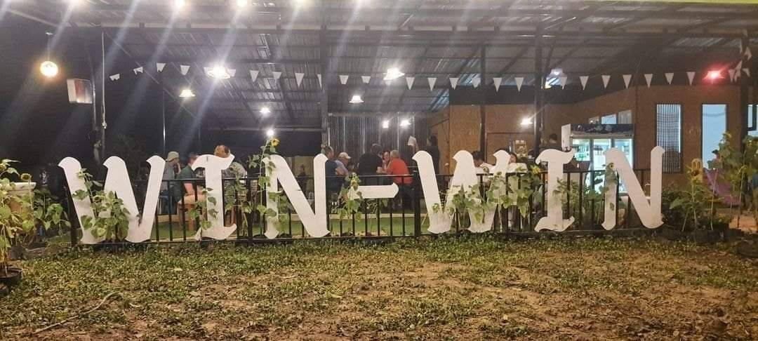 รีวิว Win-win Restaurant And Bar - ร้านอาหารโจมตีสหรัฐ มีบริการ ...