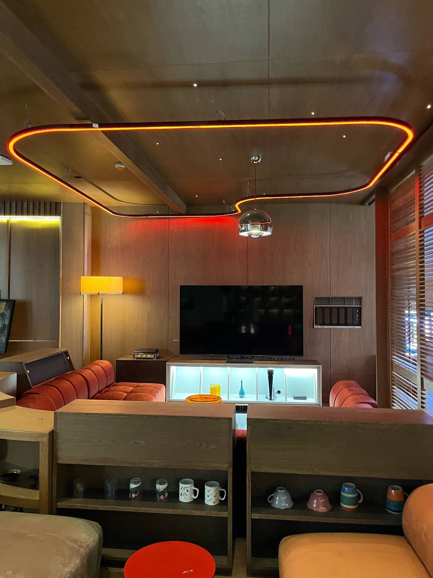 รีวิว Such A Small World - - Such a Small World 🛋️📺🎧 คาเฟ่ที่ละมุน ...