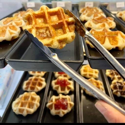 ร้าน Waffle hug วอฟเฟิ้ล ฮัก ตลาดเอราวัณโพธิ์ทอง ตลาดเอราวัณ โพธิ์ทอง ...