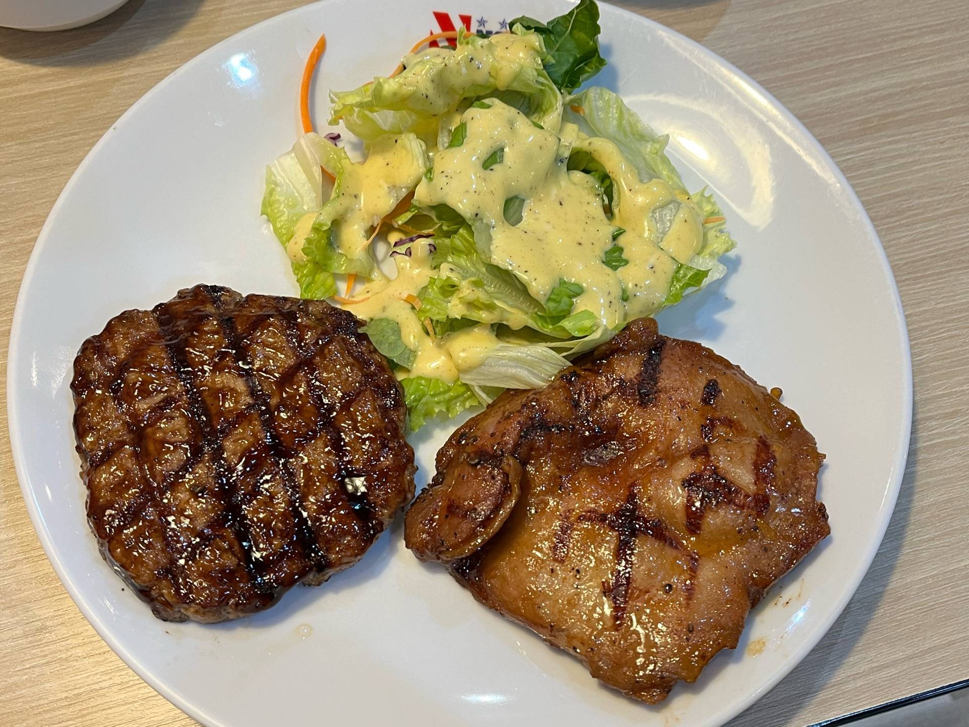รีวิว Normal Steak สี่แยกห้วยขวาง - สั่งสเต็ก ฟรีขนมปังชีสและ ...