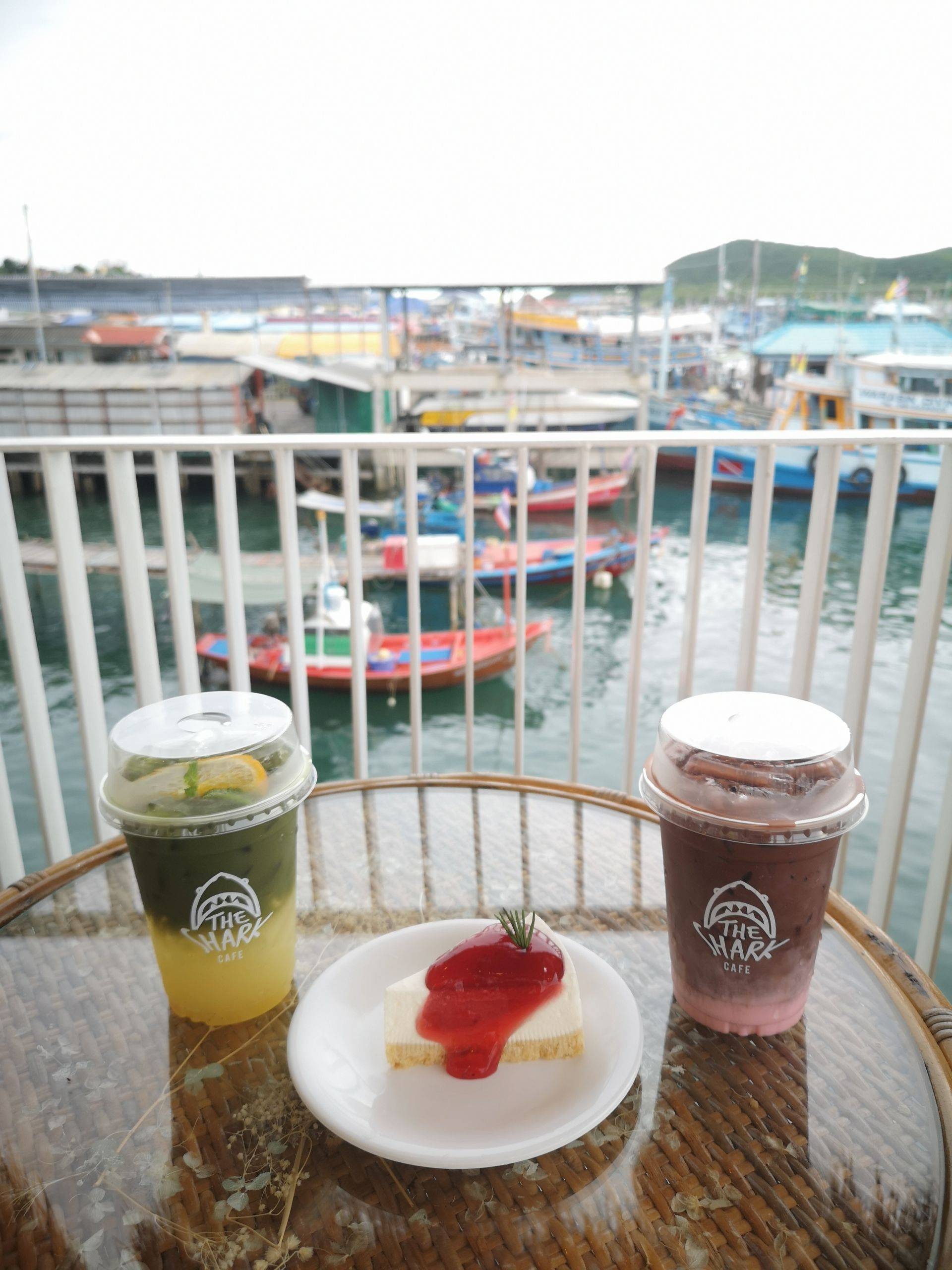 รีวิว The shark cafe - คาเฟ่ที่แสมสาร