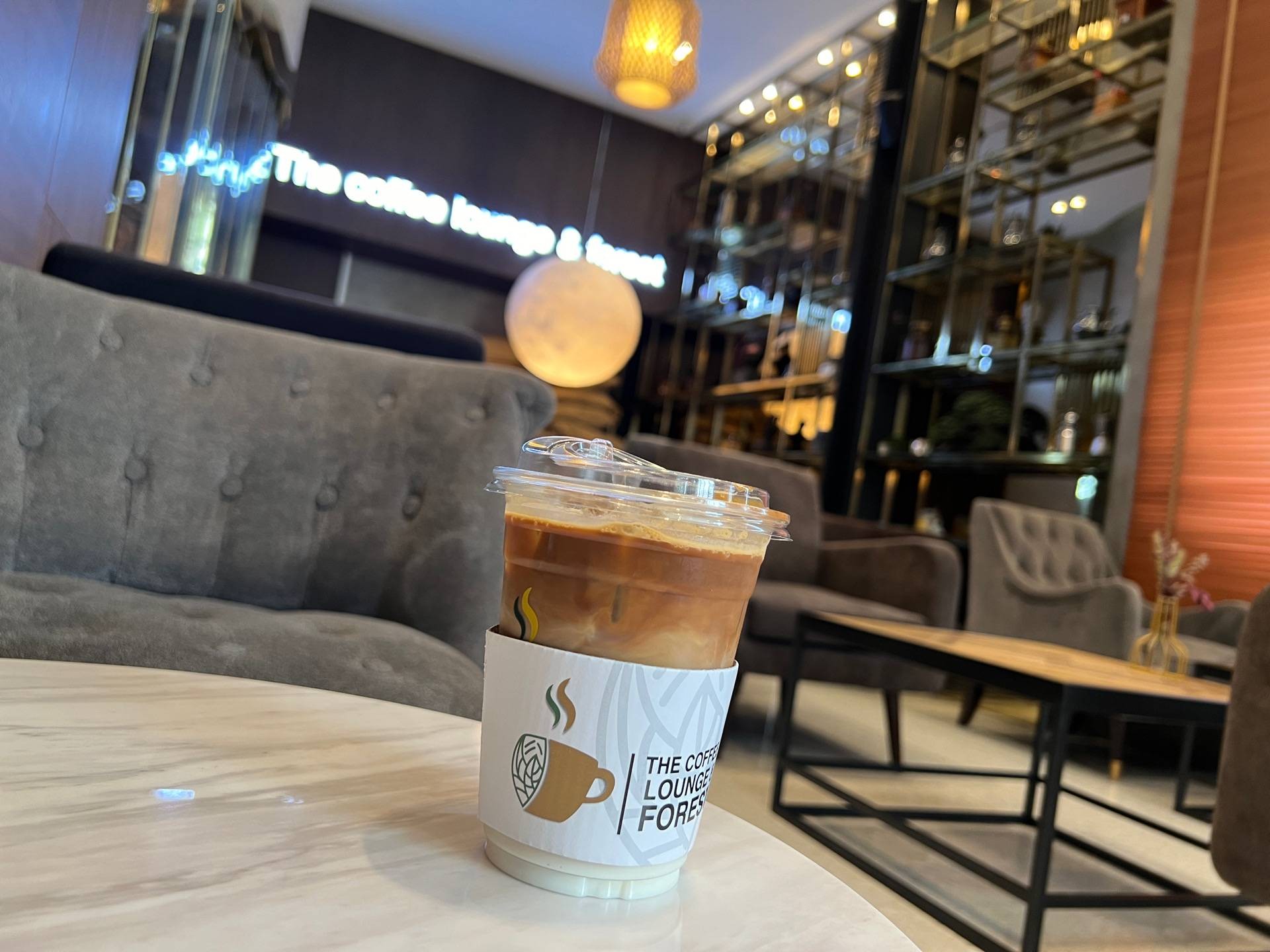 รีวิว The Coffee Lounge And Forest - ร้านสวย มุมถ่ายรูปเยอะ
