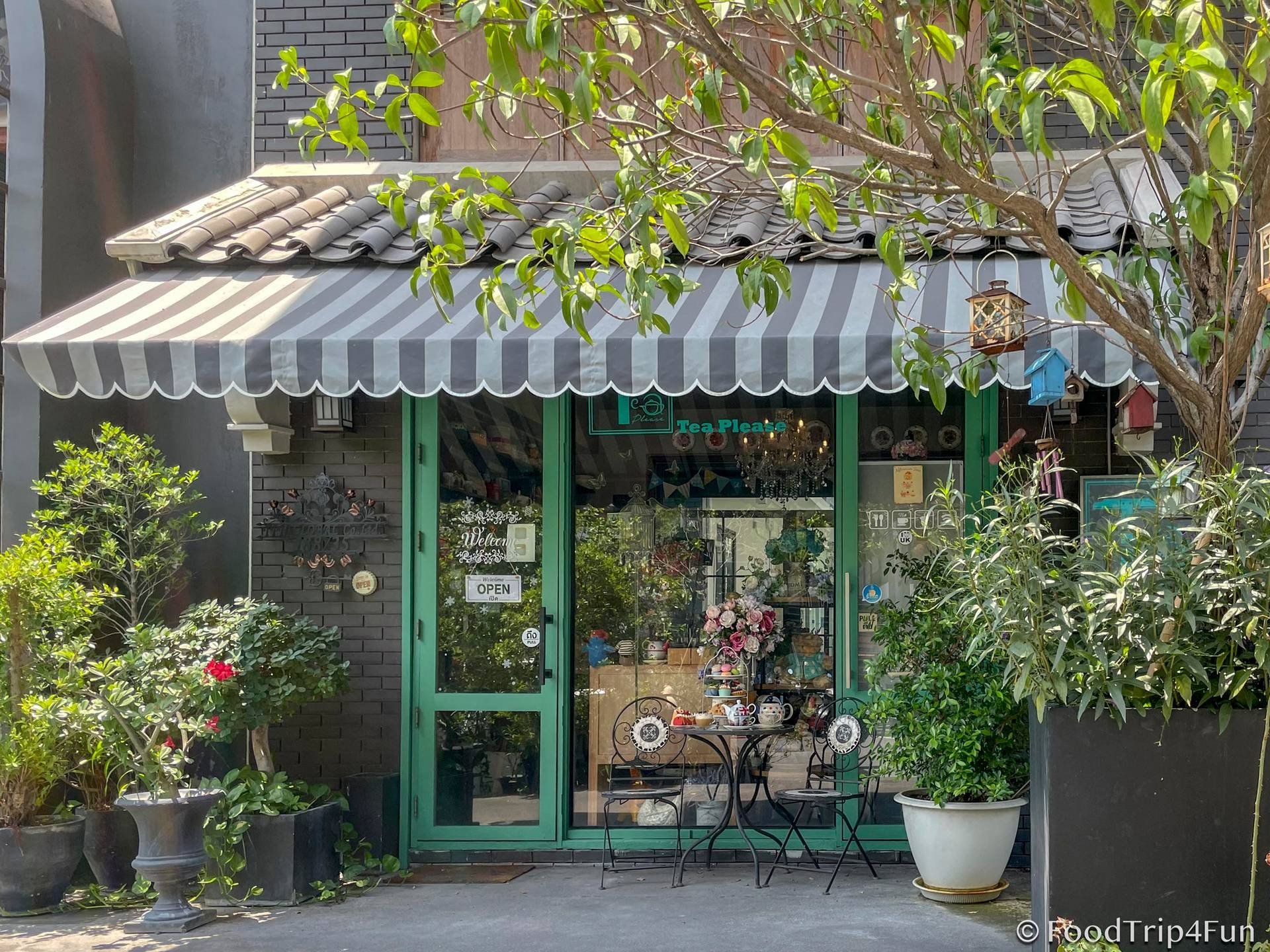 รีวิว Tea Please - คาเฟ่สวยสไตล์วินเทจย่านบรรทัดทอง