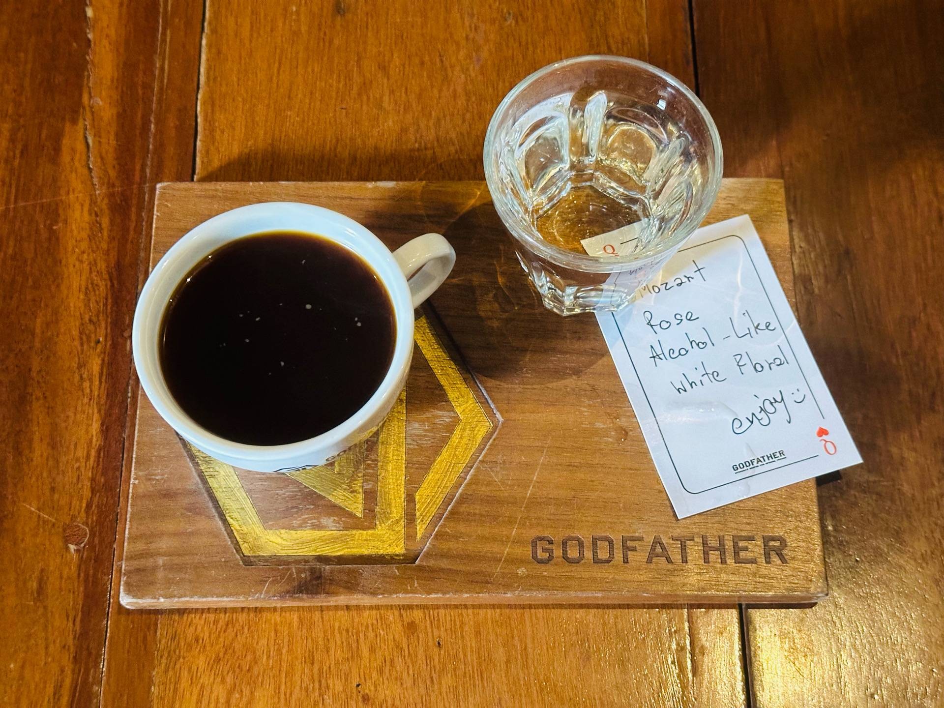รีวิว GODFATHER COFFEE - คาเฟ่สุดเจ๋ง ตัวเมืองอุบล
