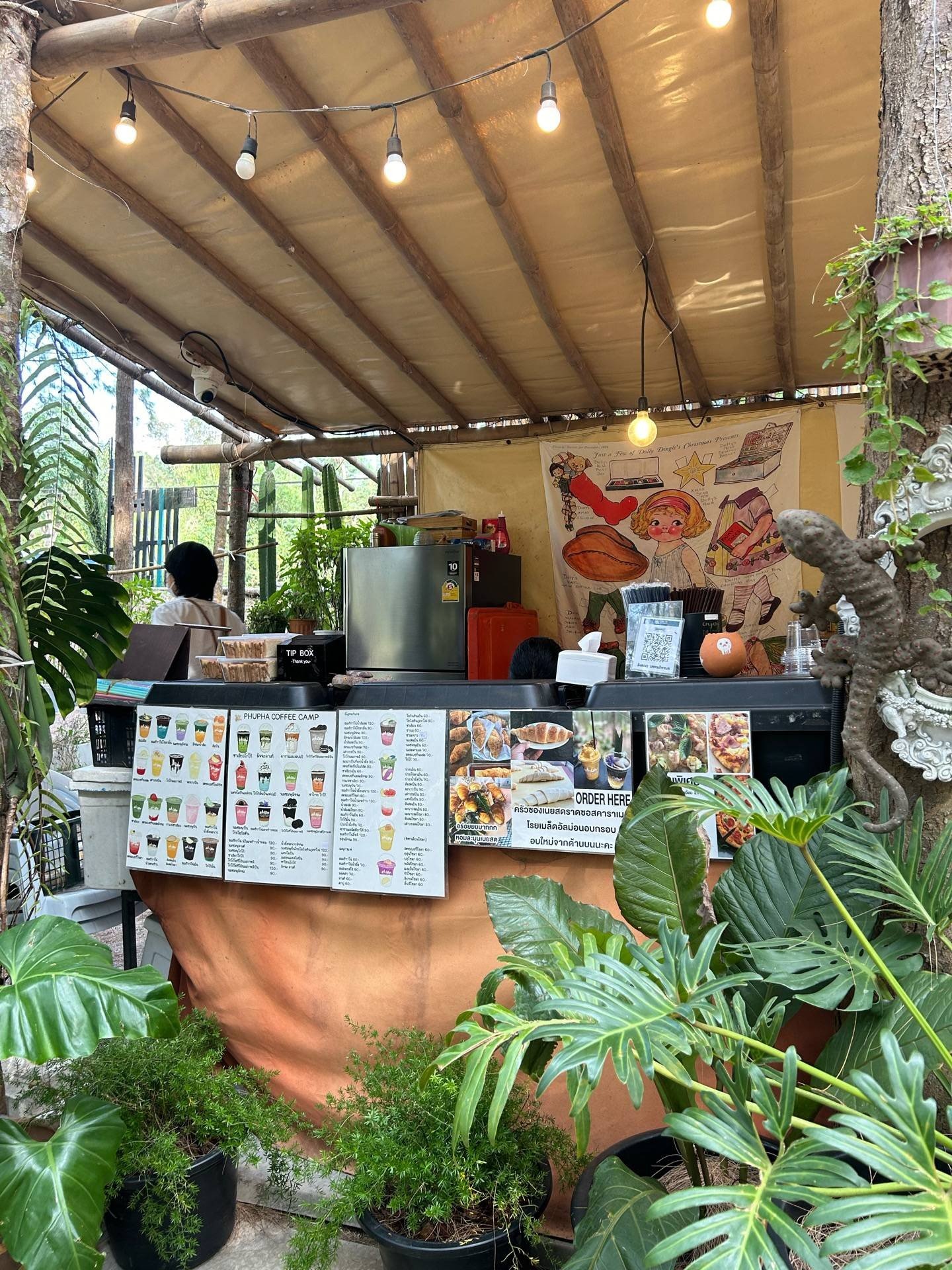 รีวิว Phupha Coffee Camp บ้านคา ราชบุรี - คาเฟ่ติดอ่างเก็บน้ำ วิวสวยมาก